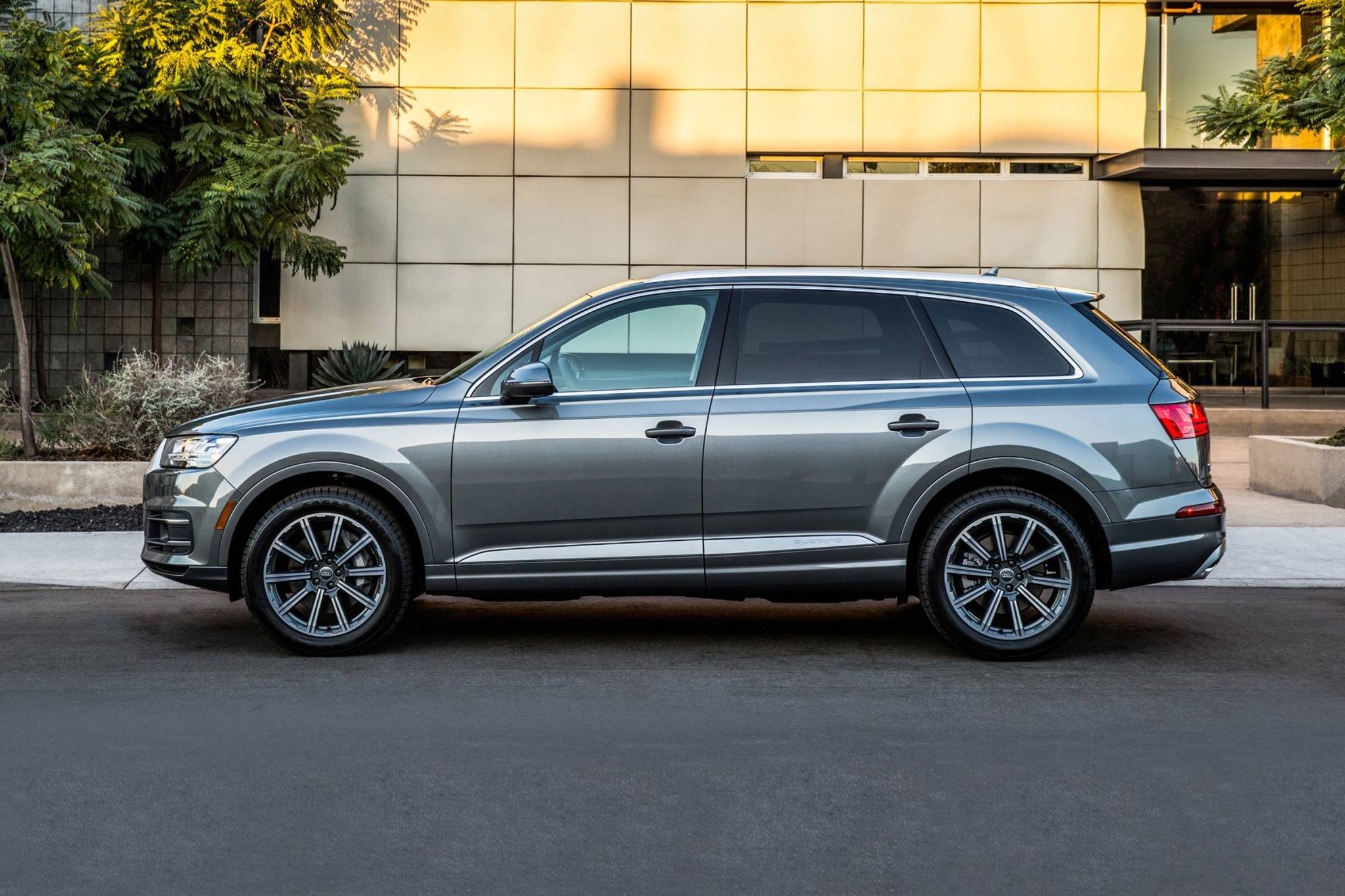 2018 Audi Q7 VINs, Configurations, MSRP & Specs - AutoDetective