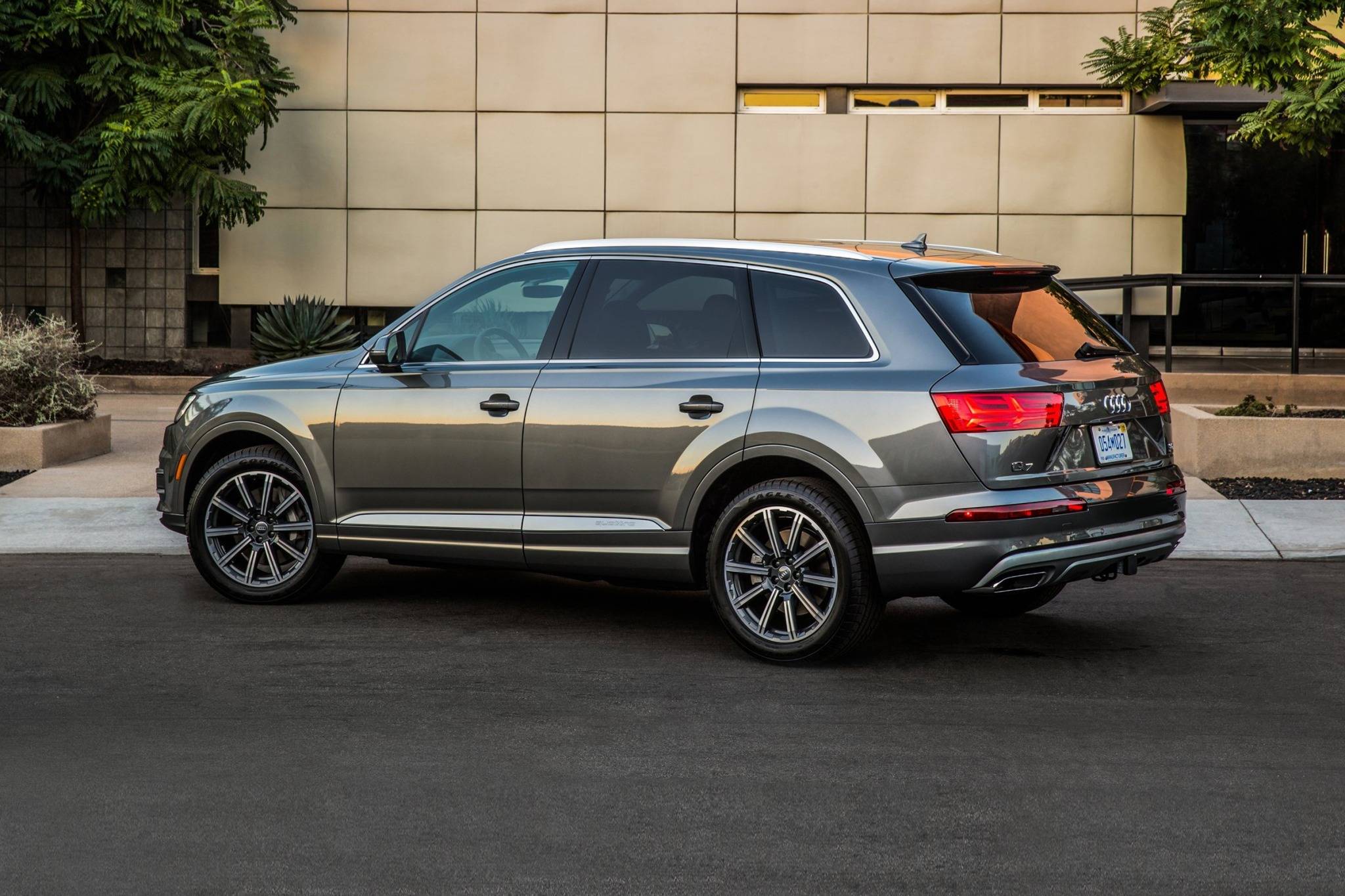 2018 Audi Q7 VINs, Configurations, MSRP & Specs - AutoDetective