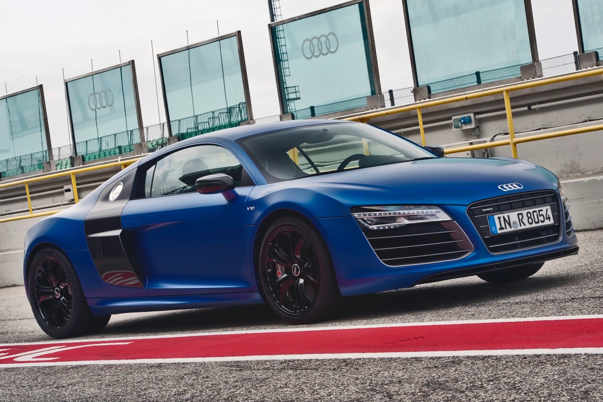 2014 Audi R8 VINs, Configurations, MSRP & Specs - AutoDetective