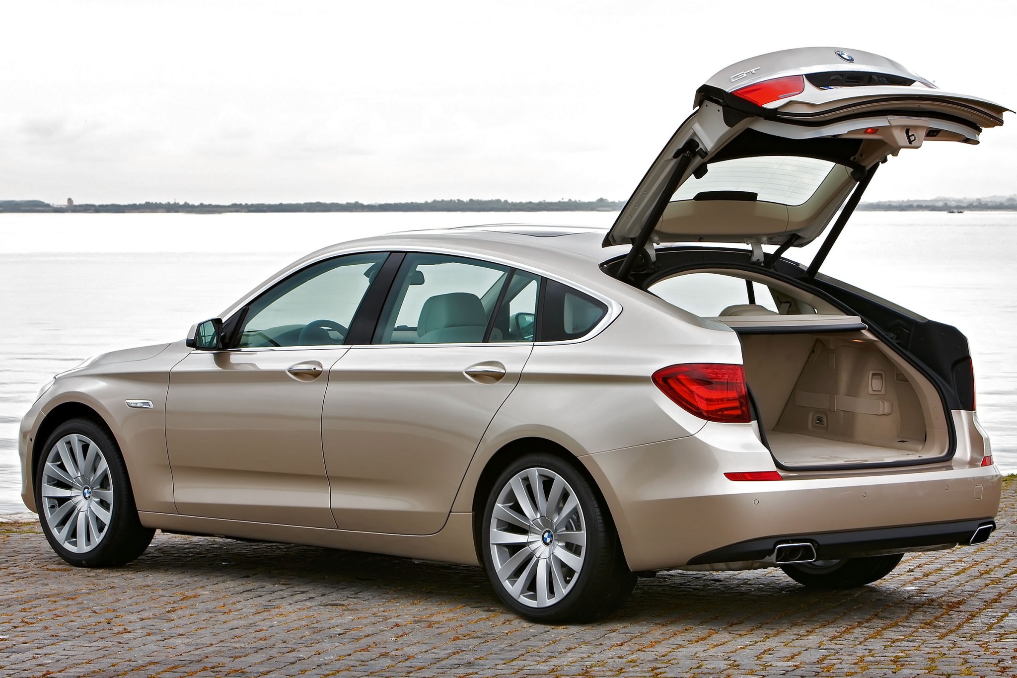 2013 BMW 5-Series Gran Turismo 535i VIN Lookup - AutoDetective