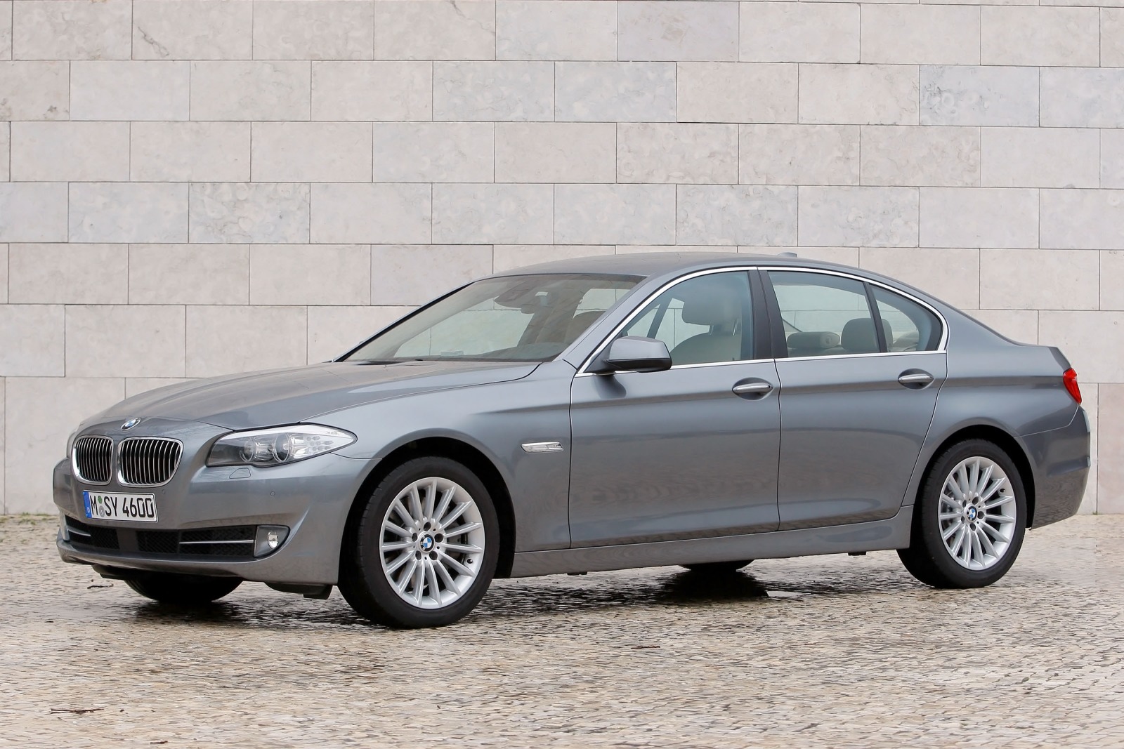 2012 BMW 5-Series VINs, Configurations, MSRP & Specs - AutoDetective
