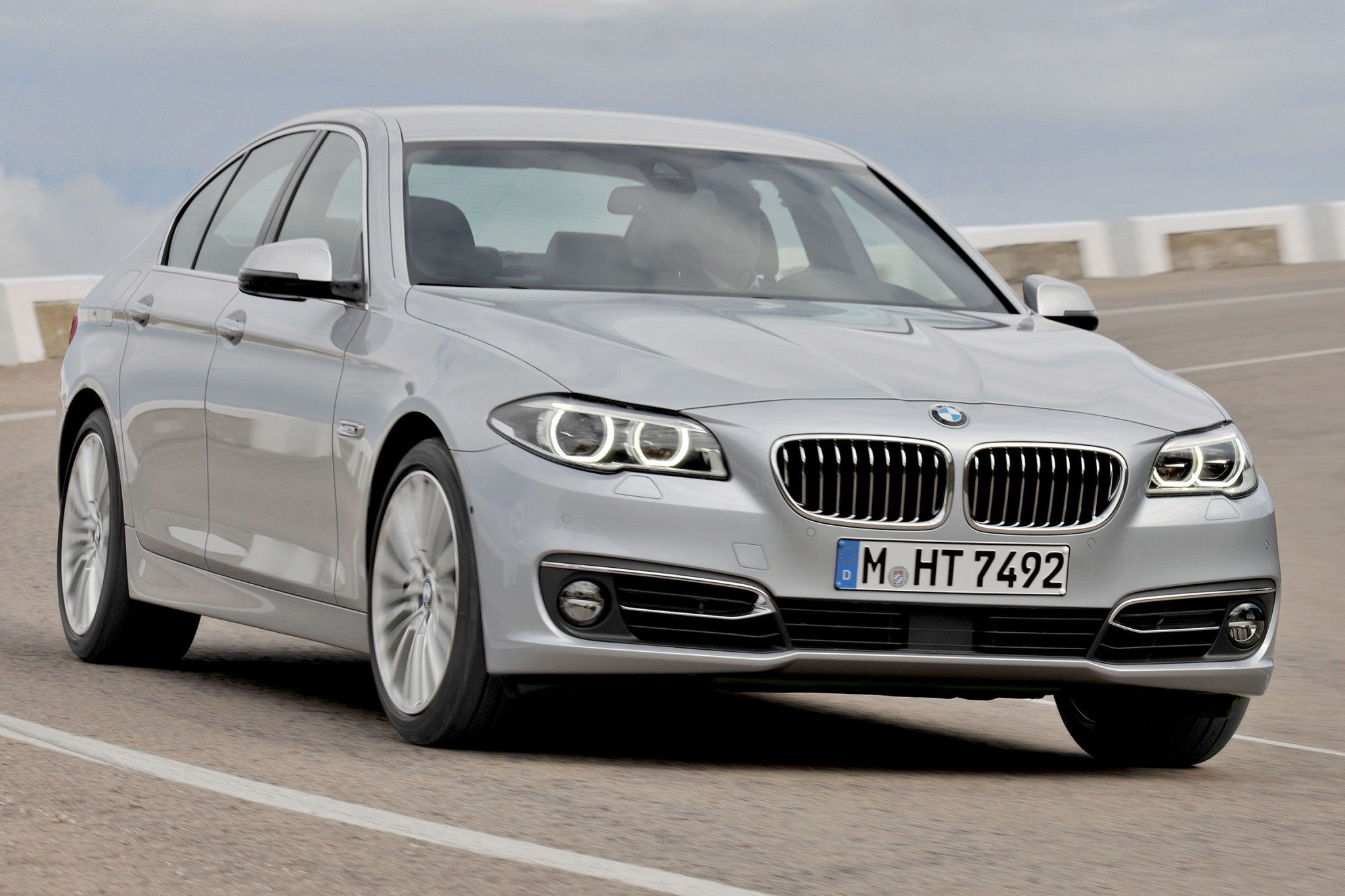 2016 BMW 5-Series VINs, Configurations, MSRP & Specs - AutoDetective