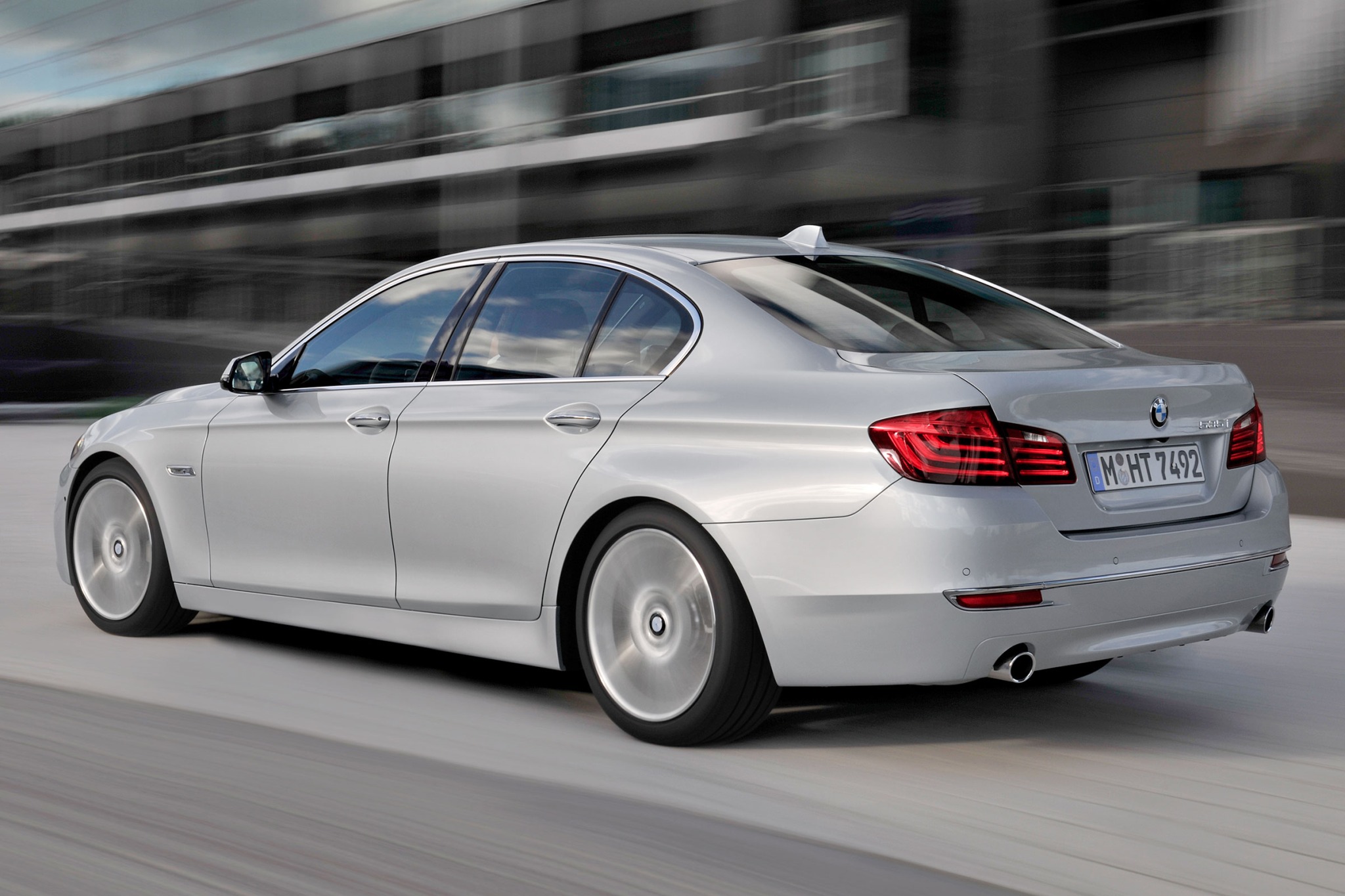 2016 BMW 5-Series VINs, Configurations, MSRP & Specs - AutoDetective