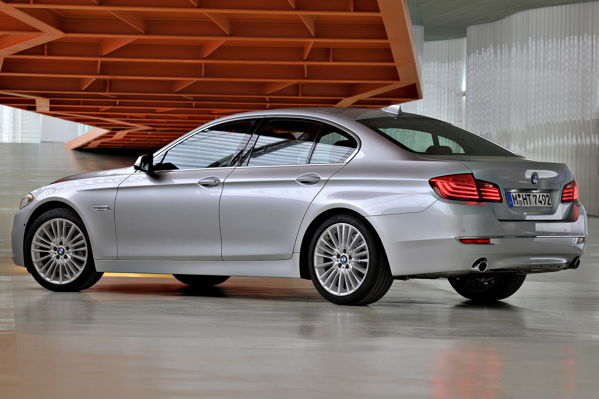 2016 BMW 5-Series VINs, Configurations, MSRP & Specs - AutoDetective