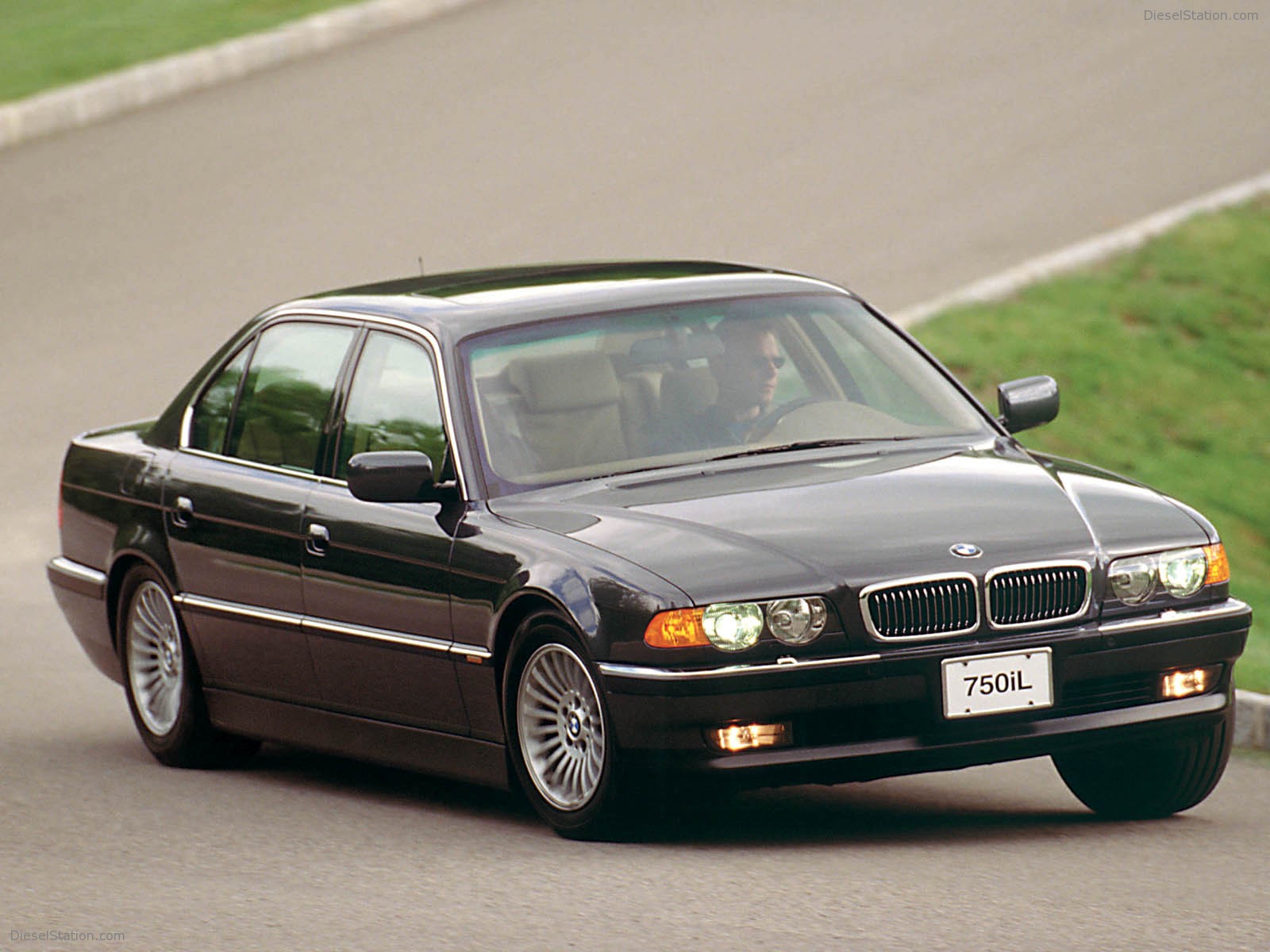 1994 BMW 7-Series VINs, Configurations, MSRP & Specs - AutoDetective