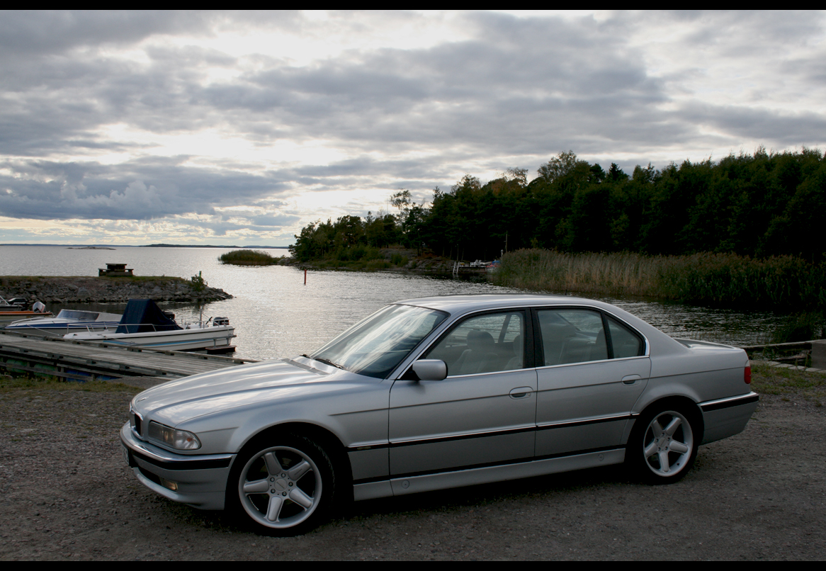 1994 BMW 7-Series VINs, Configurations, MSRP & Specs - AutoDetective
