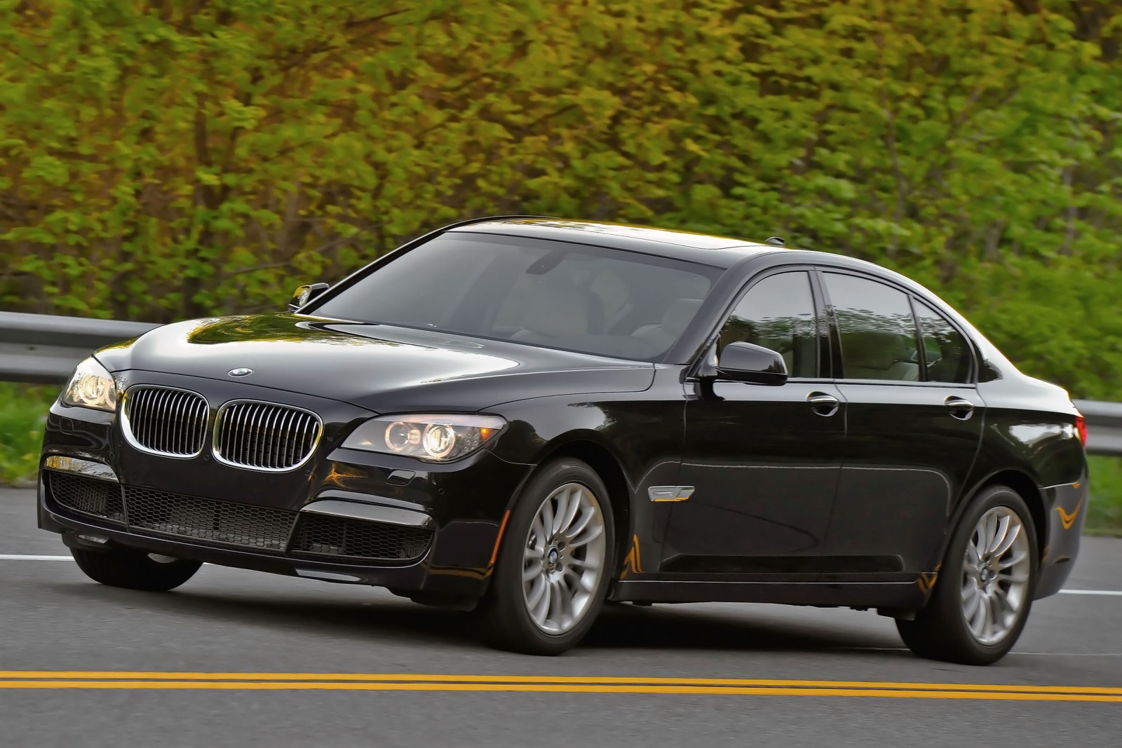 2011 BMW 7-Series 750i Active Hybrid VIN Lookup - AutoDetective