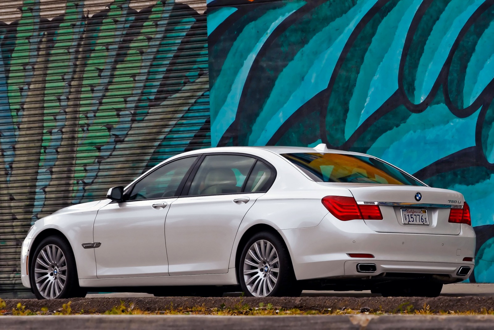 2012 BMW 7-Series VINs, Configurations, MSRP & Specs - AutoDetective