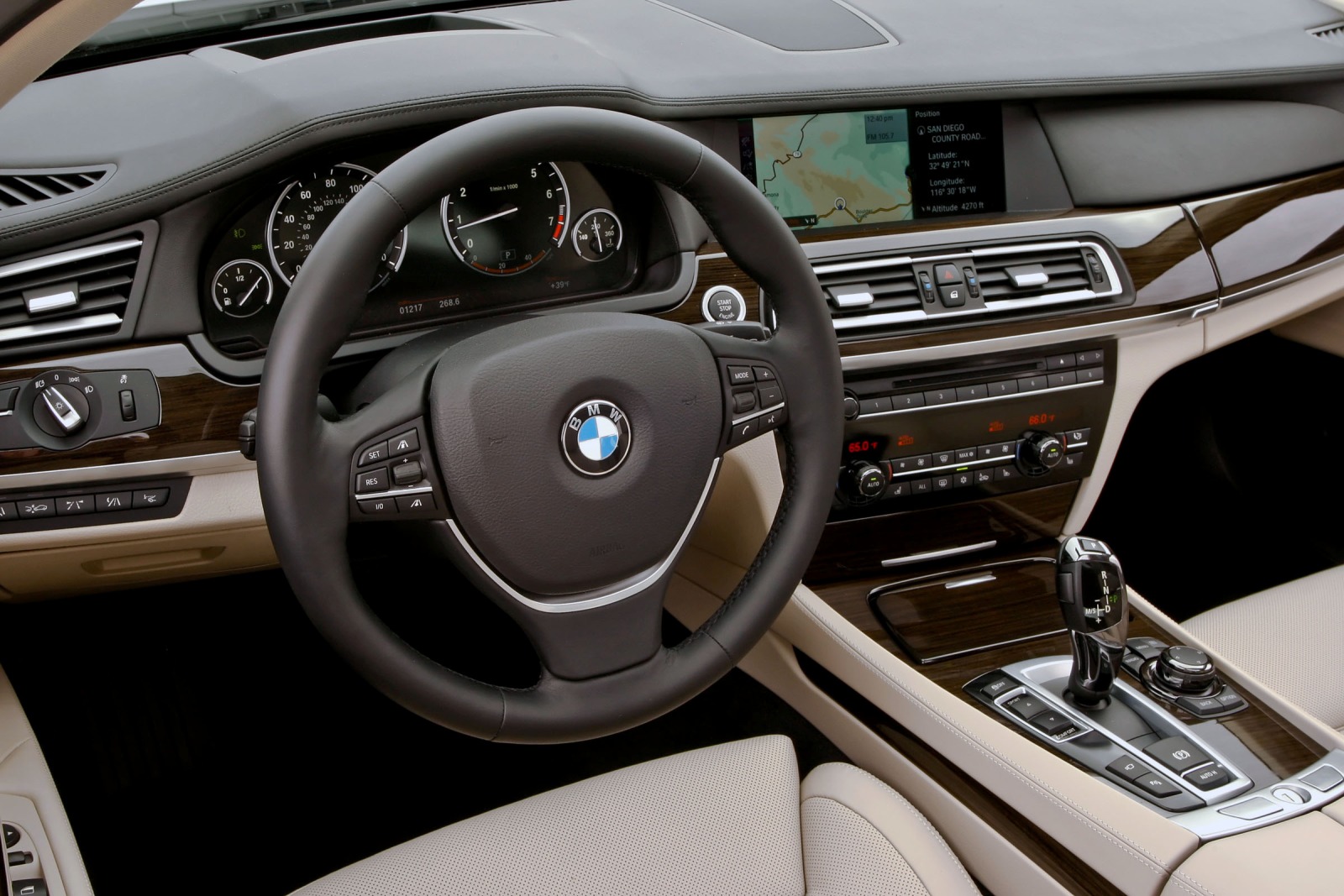 2012 BMW 7-Series VINs, Configurations, MSRP & Specs - AutoDetective