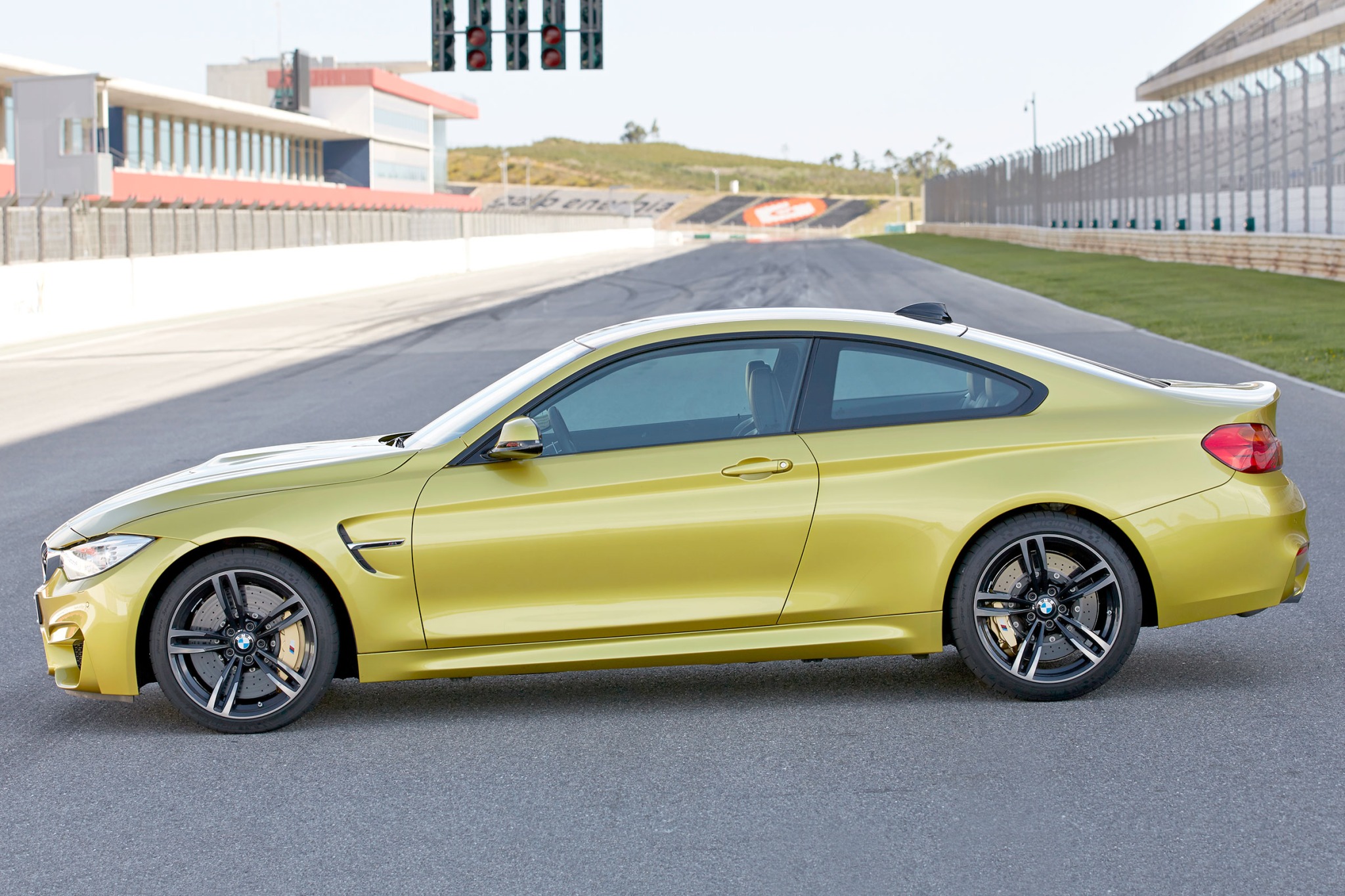 2016 BMW M4 Coupe VIN Check, Specs & Recalls - AutoDetective