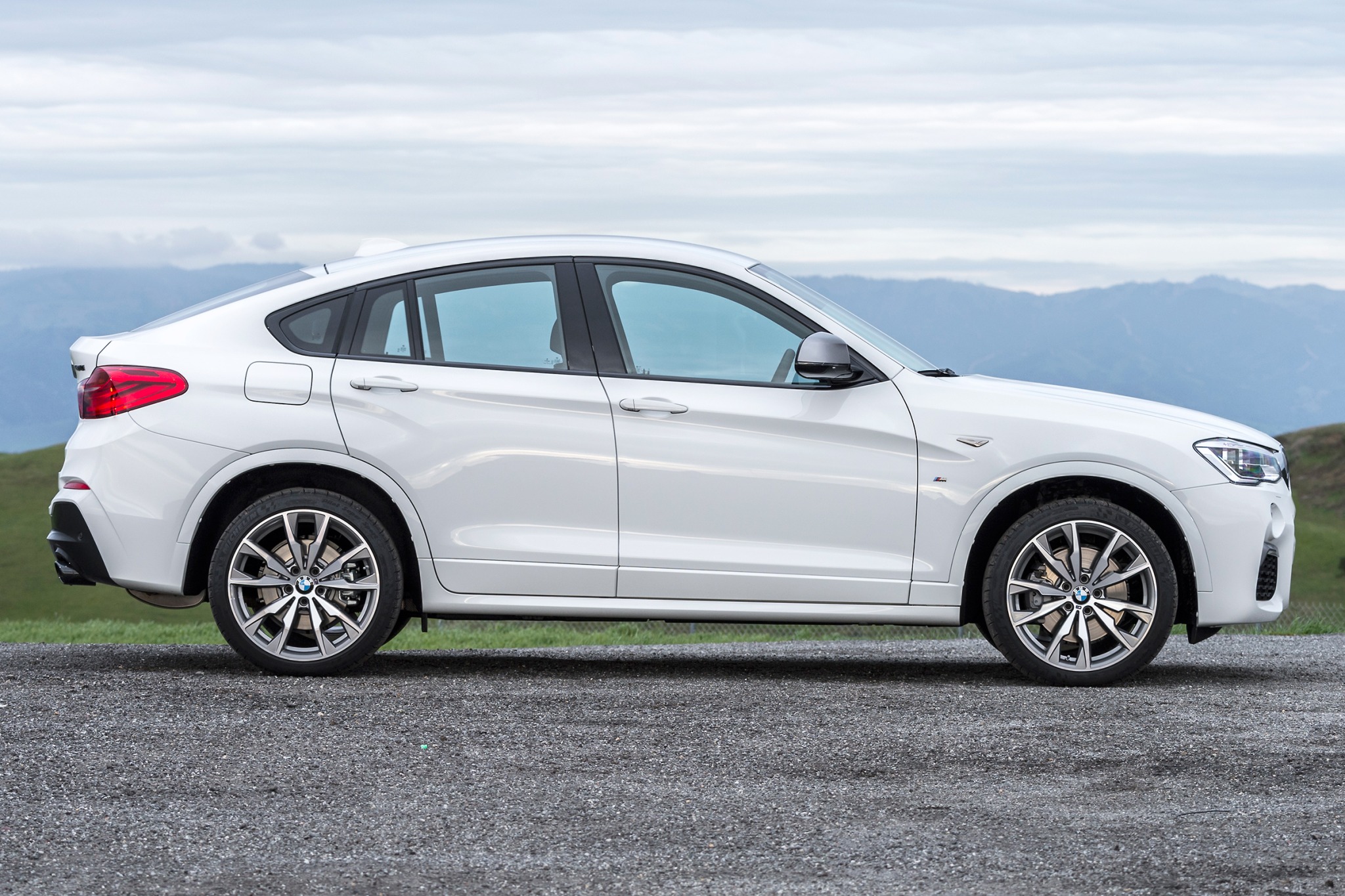 2017 BMW X4 VINs, Configurations, MSRP & Specs - AutoDetective