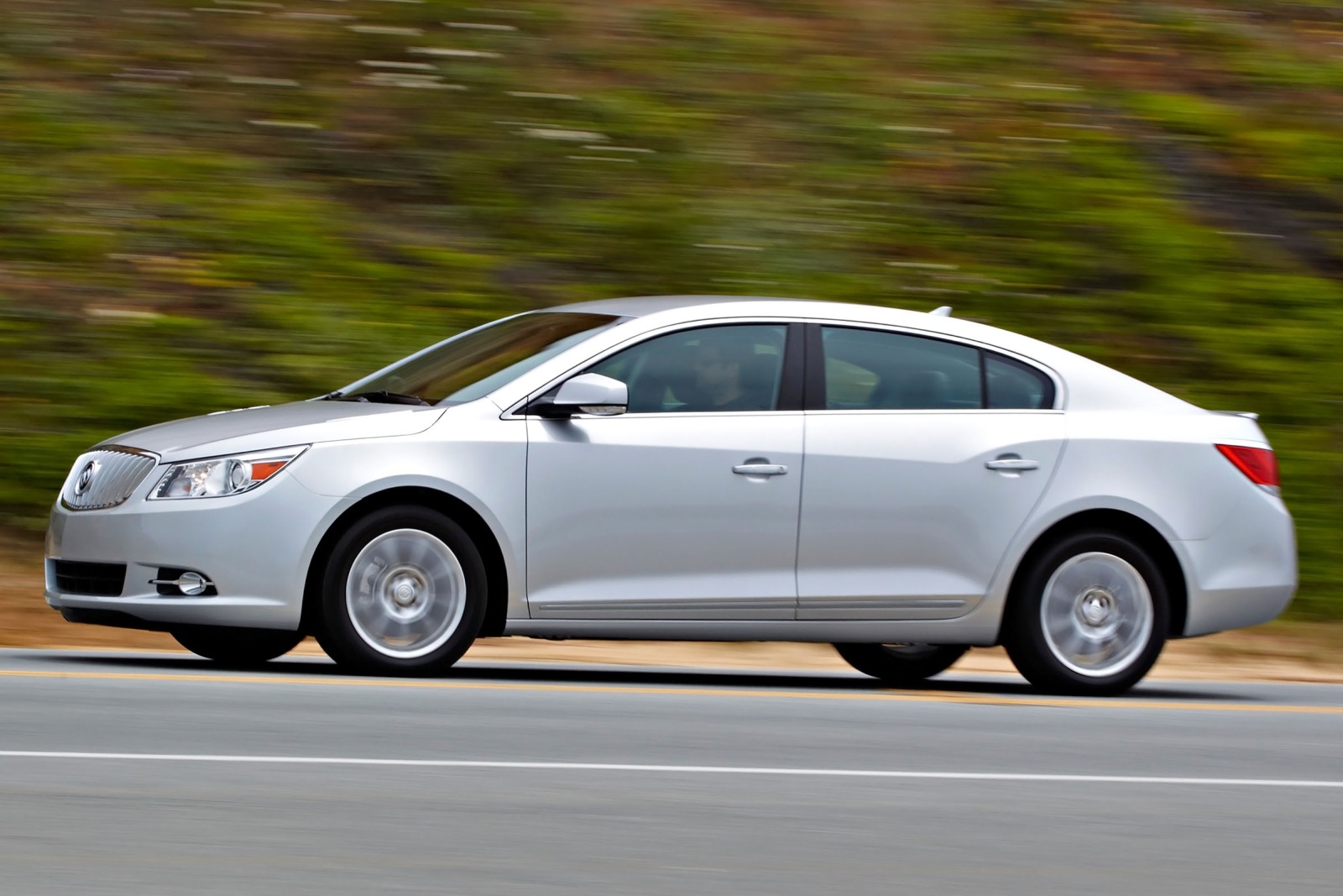 2011 Buick LaCrosse VINs, Configurations, MSRP & Specs - AutoDetective