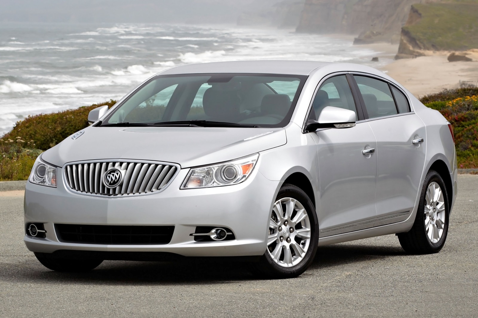 2011 Buick LaCrosse VINs, Configurations, MSRP & Specs - AutoDetective
