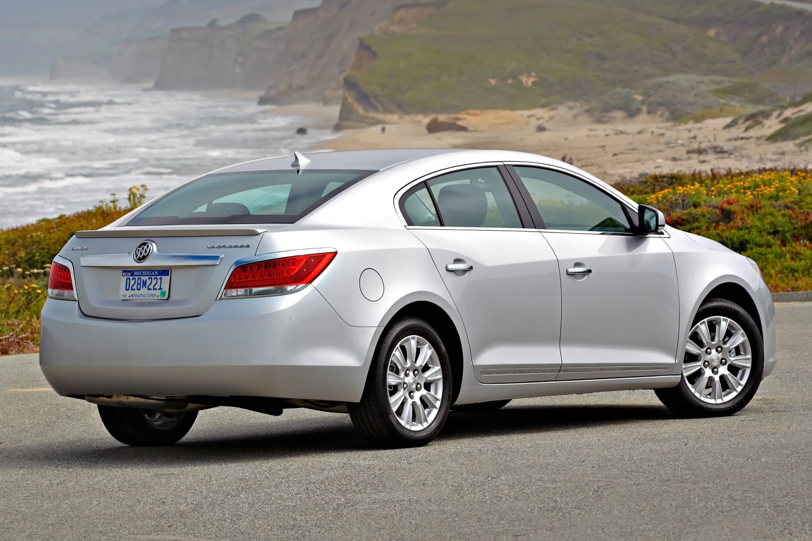 2011 Buick LaCrosse VINs, Configurations, MSRP & Specs - AutoDetective