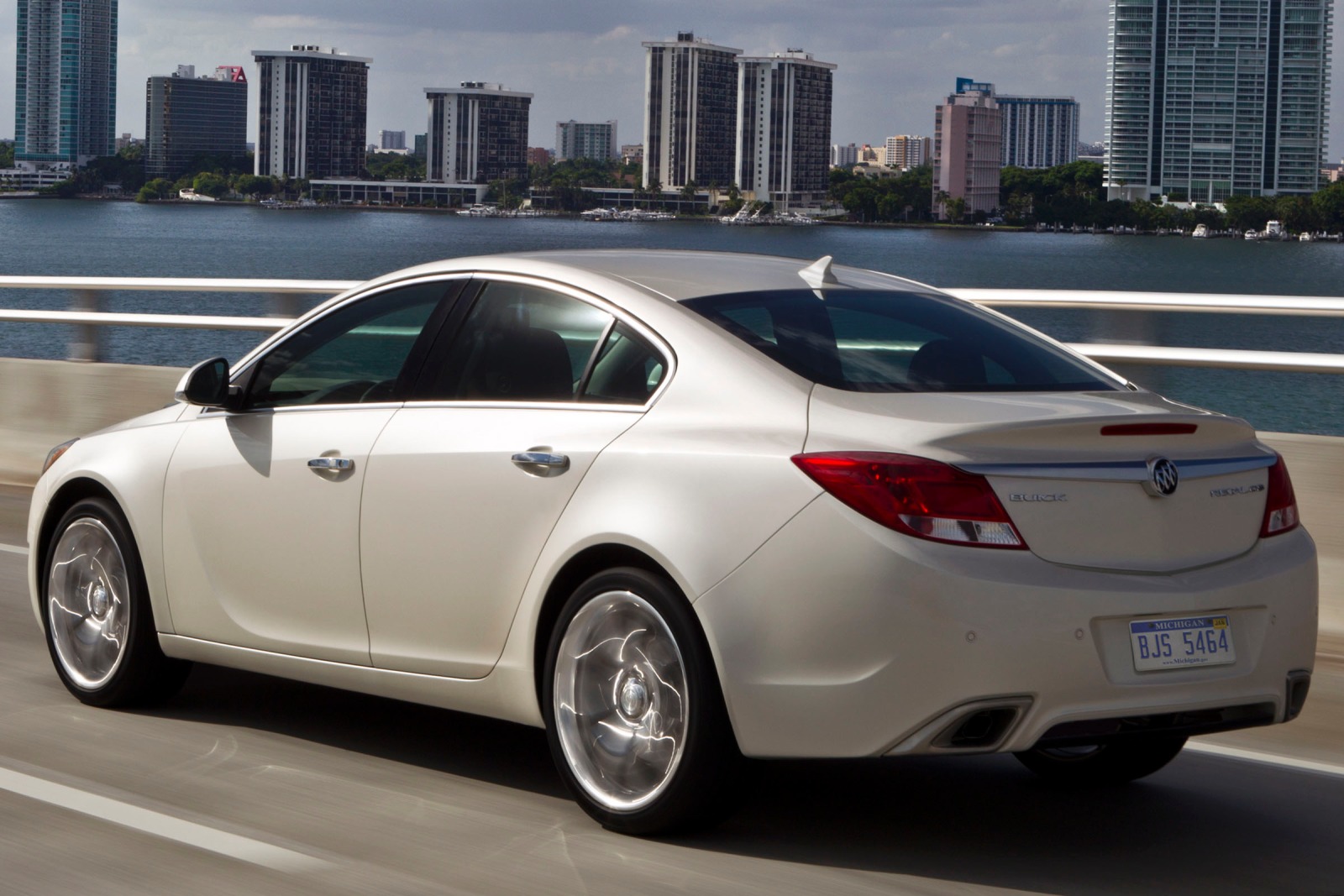 2012 Buick Regal VINs, Configurations, MSRP & Specs - AutoDetective