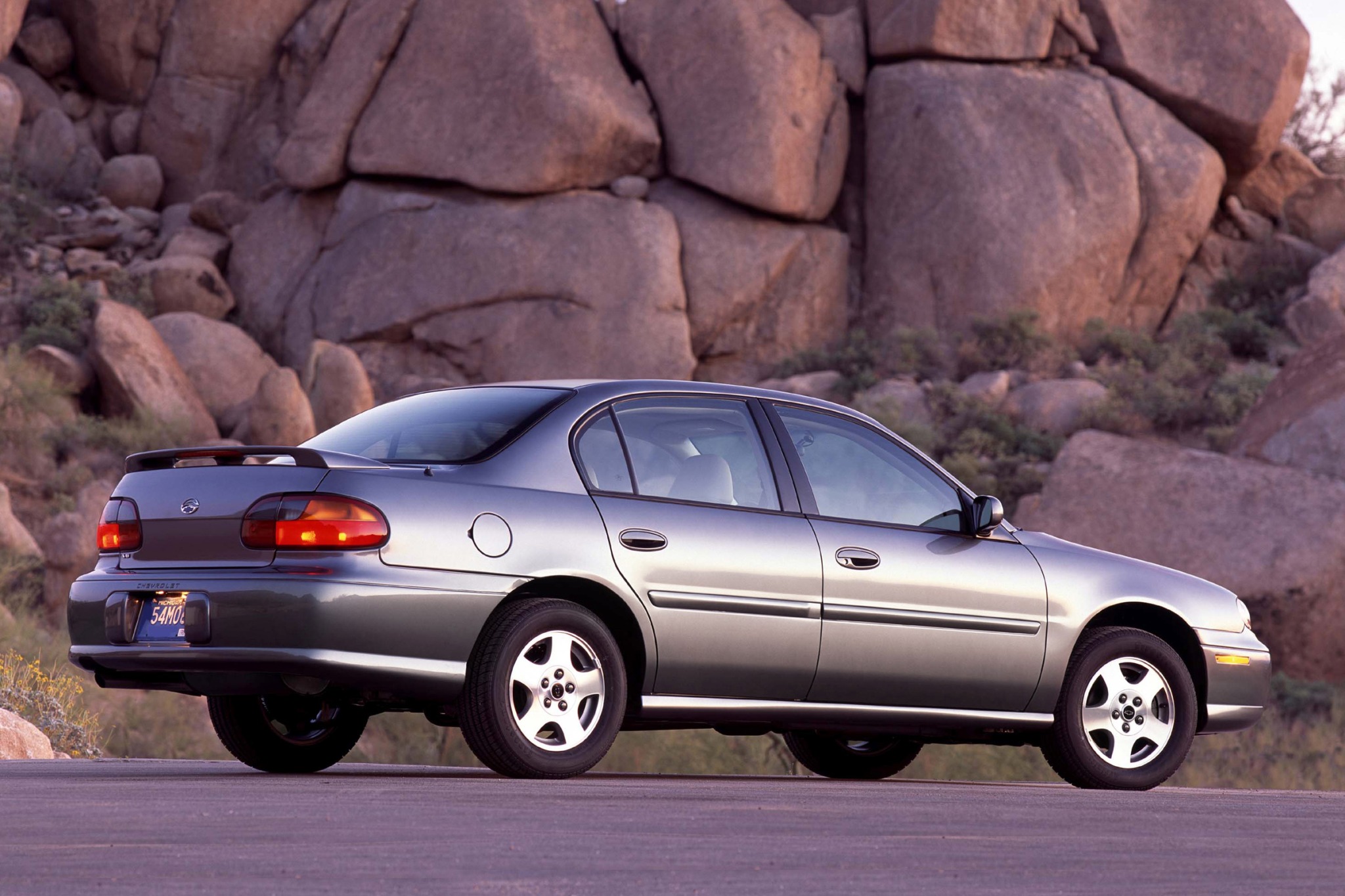 2005 Chevrolet Classic Specs, Prices, VINs & Recalls - AutoDetective