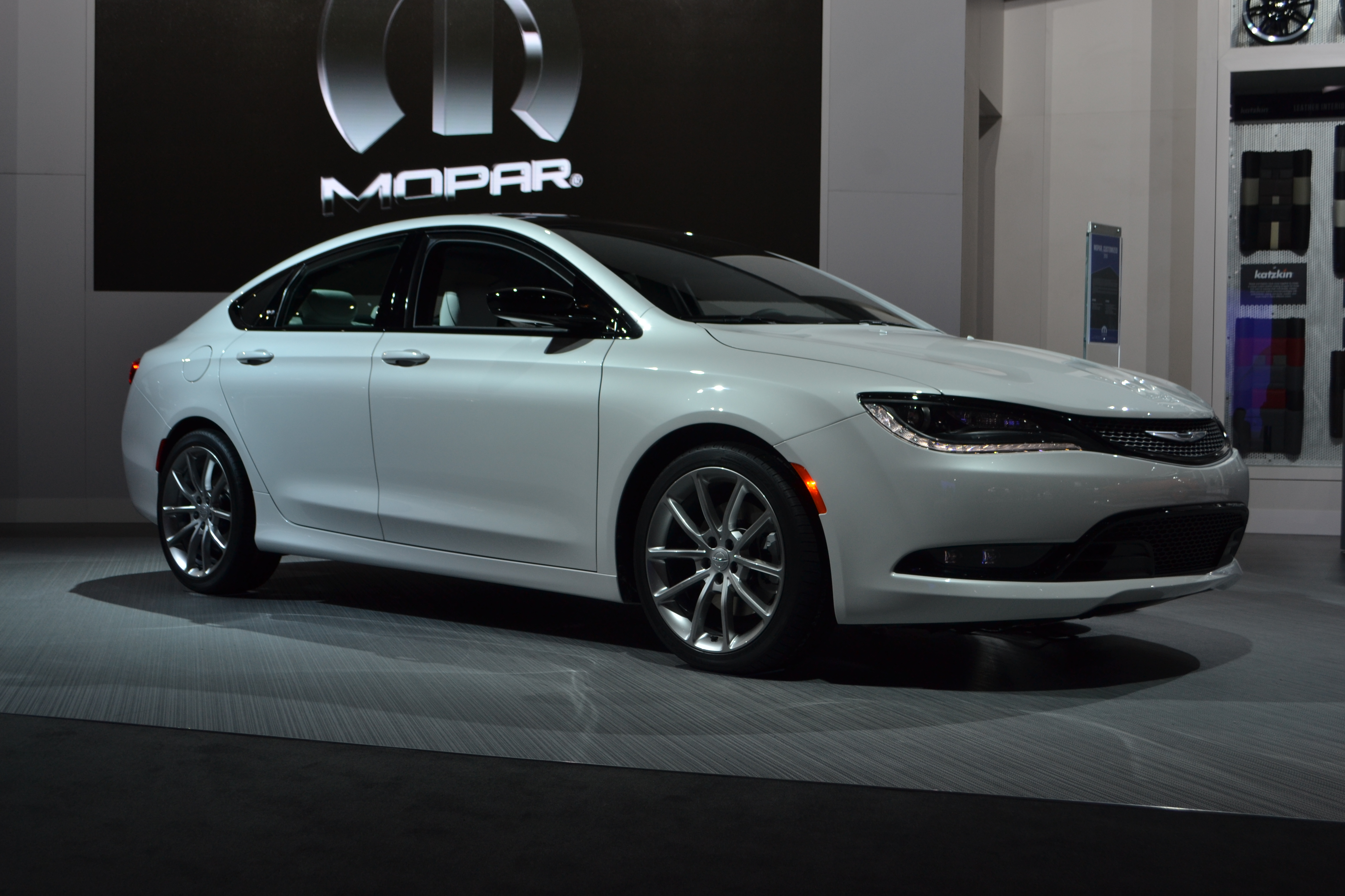 2016 Chrysler 200 Specs, Prices, VINs & Recalls - AutoDetective