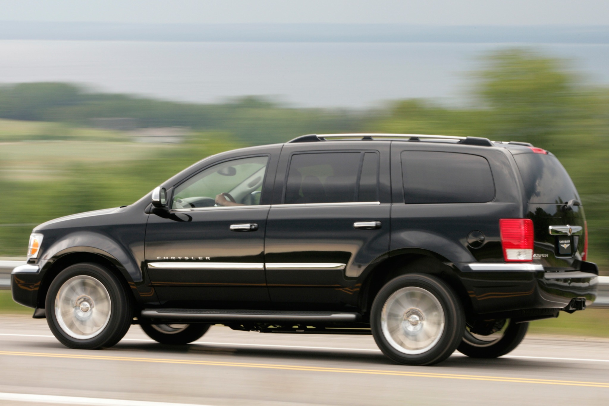 2007 Chrysler Aspen Specs, Prices, VINs & Recalls - AutoDetective