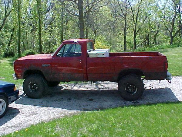 1990 Dodge Ram 150 VINs, Configurations, MSRP & Specs - AutoDetective