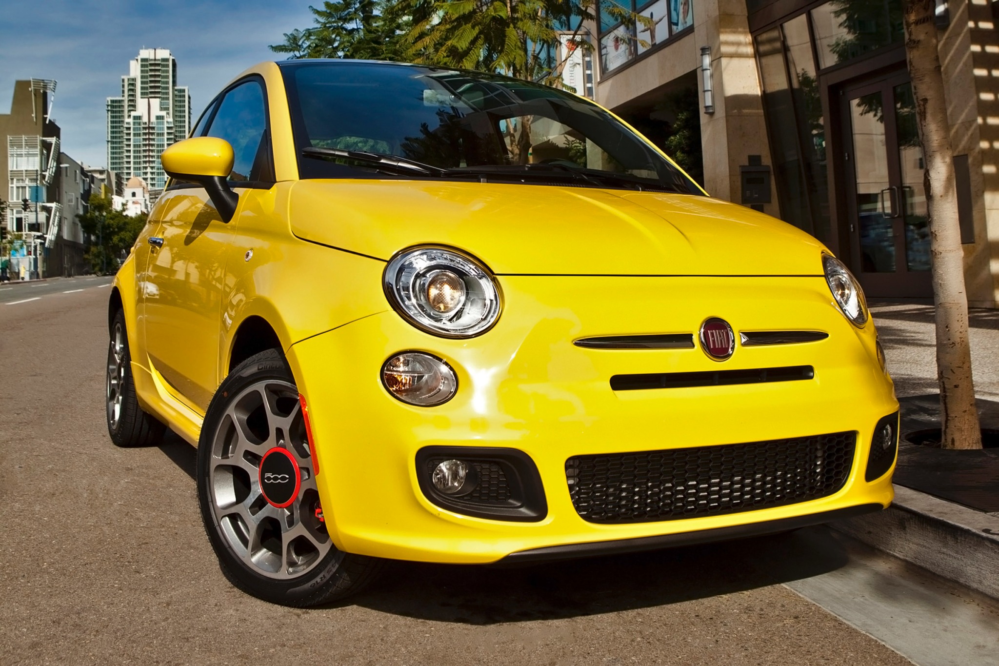 2015 Fiat 500 VINs, Configurations, MSRP & Specs - AutoDetective