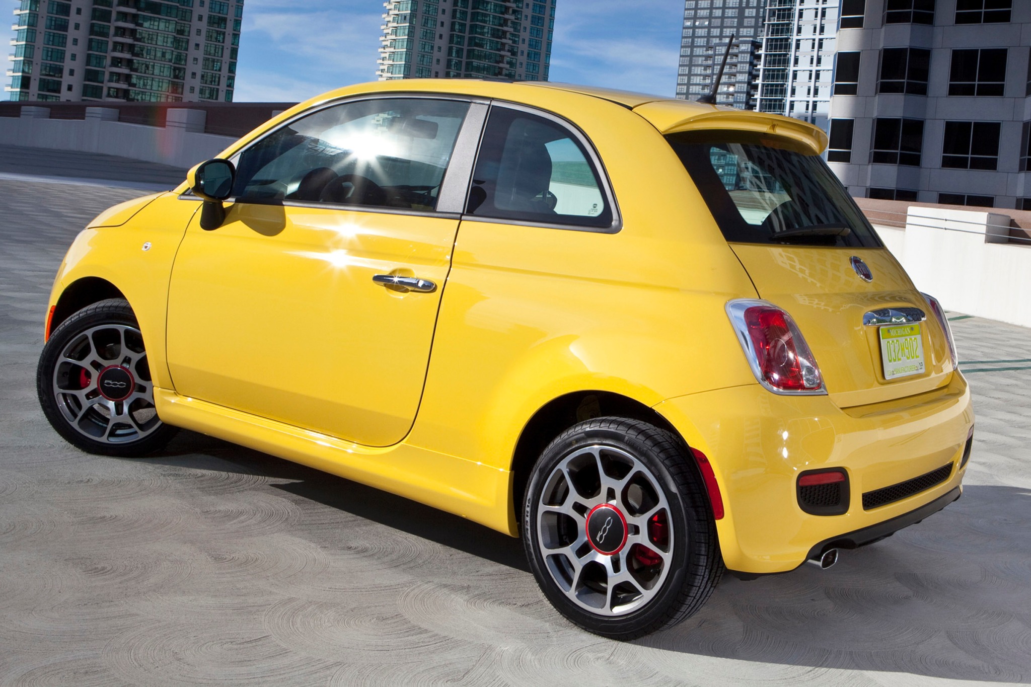 2015 Fiat 500 VINs, Configurations, MSRP & Specs - AutoDetective