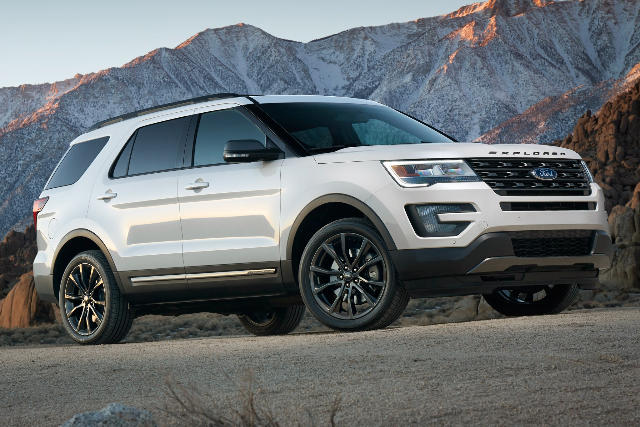 2017 Ford Explorer VINs, Configurations, MSRP & Specs - AutoDetective