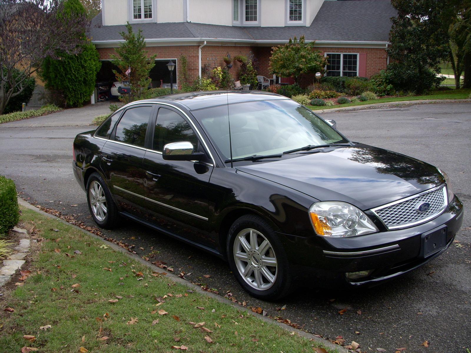 2005 Ford Five Hundred VINs, Configurations, MSRP & Specs - AutoDetective