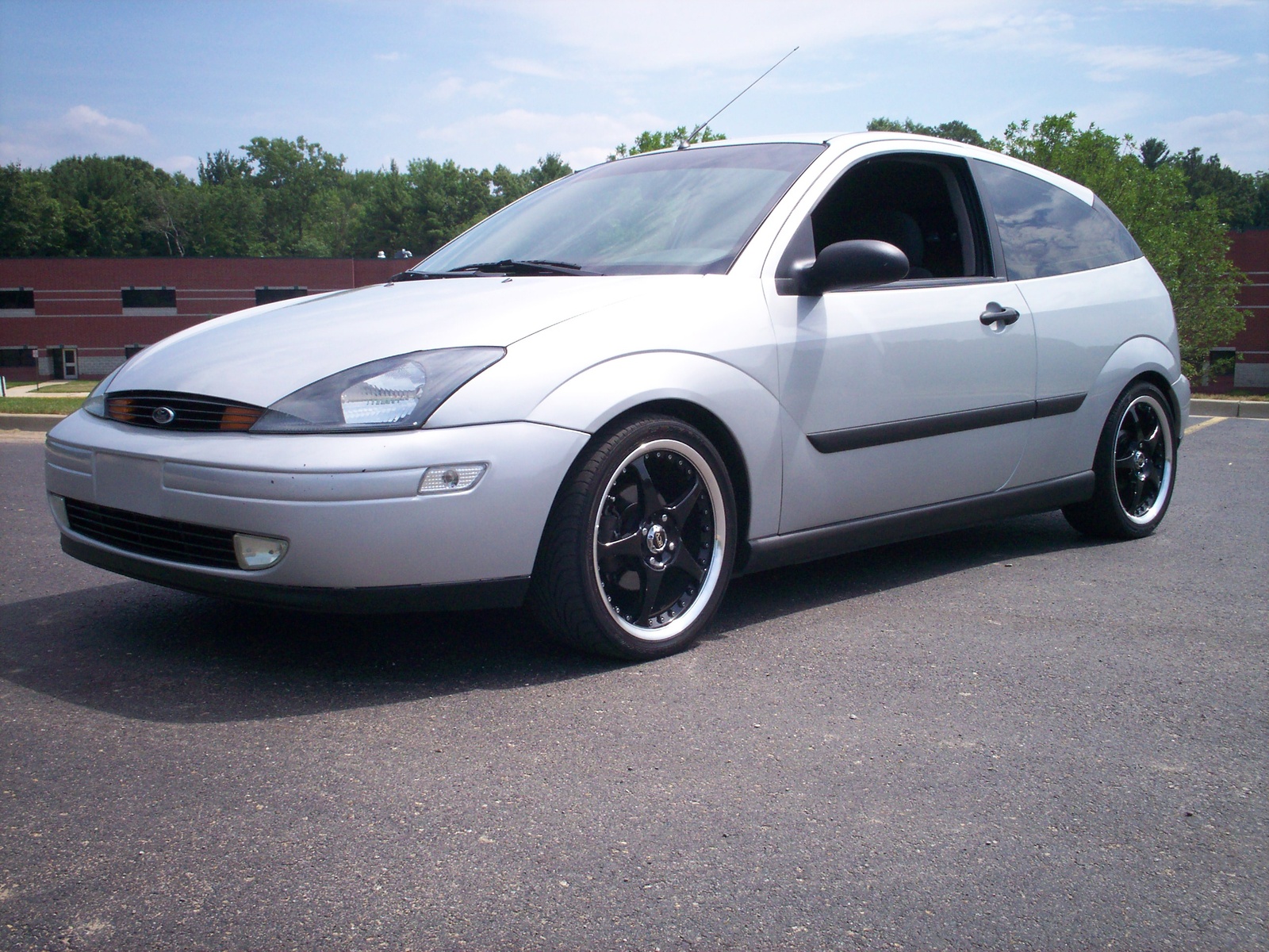 2000 Ford Focus VINs, Configurations, MSRP & Specs - AutoDetective
