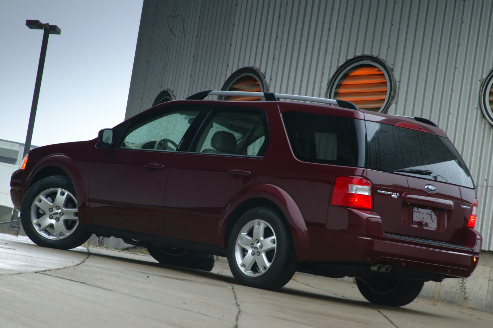 2007 Ford Freestyle VINs, Configurations, MSRP & Specs - AutoDetective