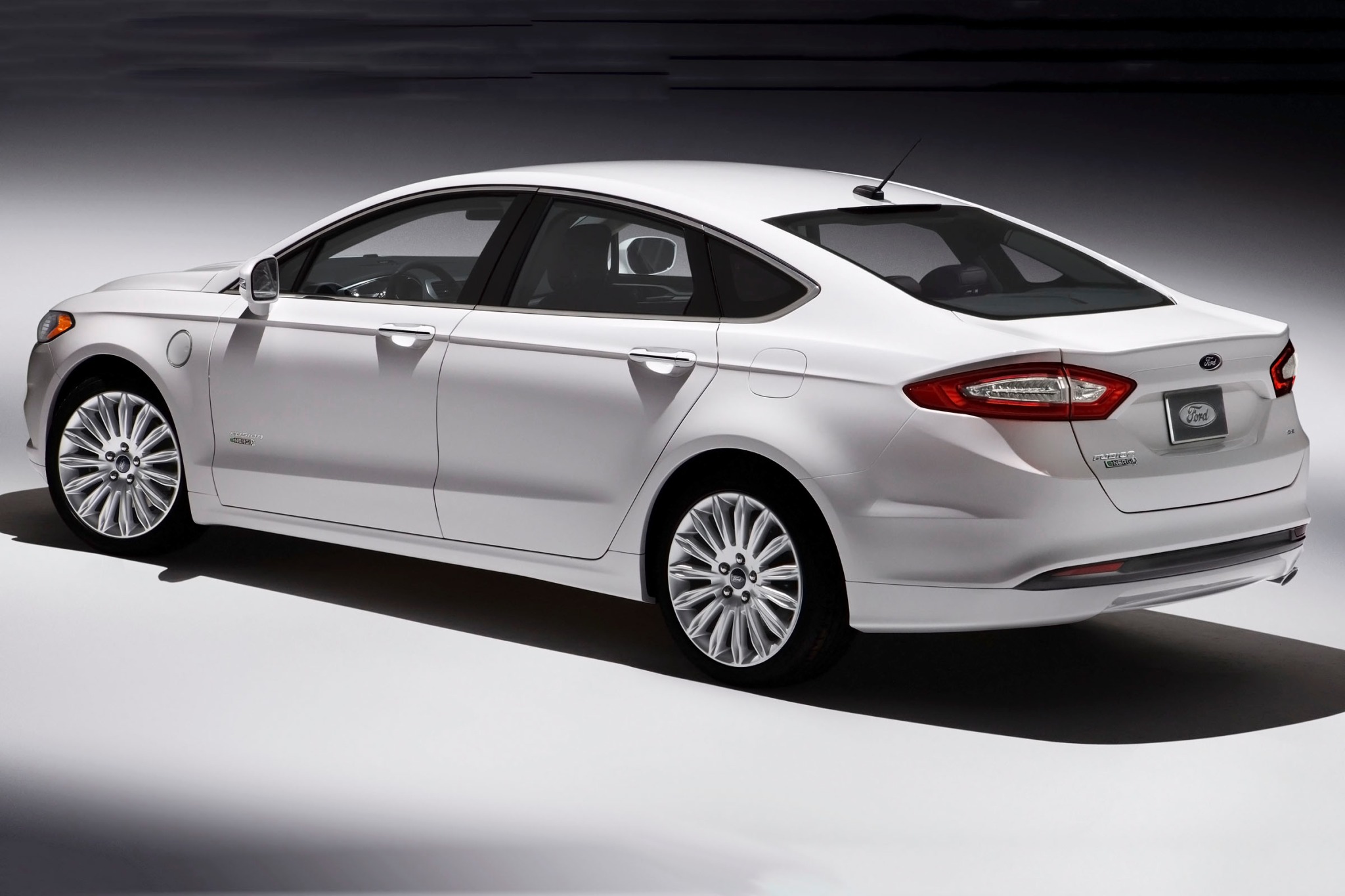 2016 Ford Fusion Energi VINs, Configurations, MSRP & Specs - AutoDetective