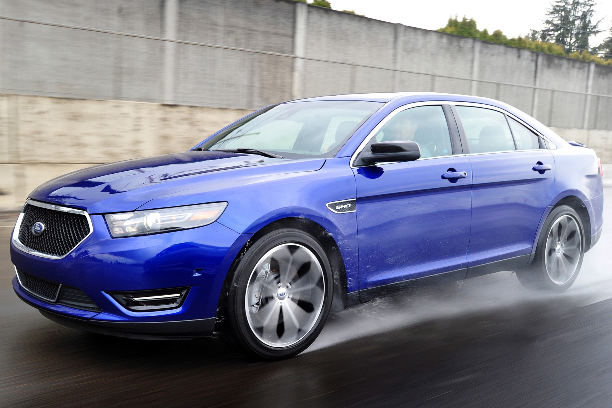 2016 Ford Taurus VINs, Configurations, MSRP & Specs - AutoDetective