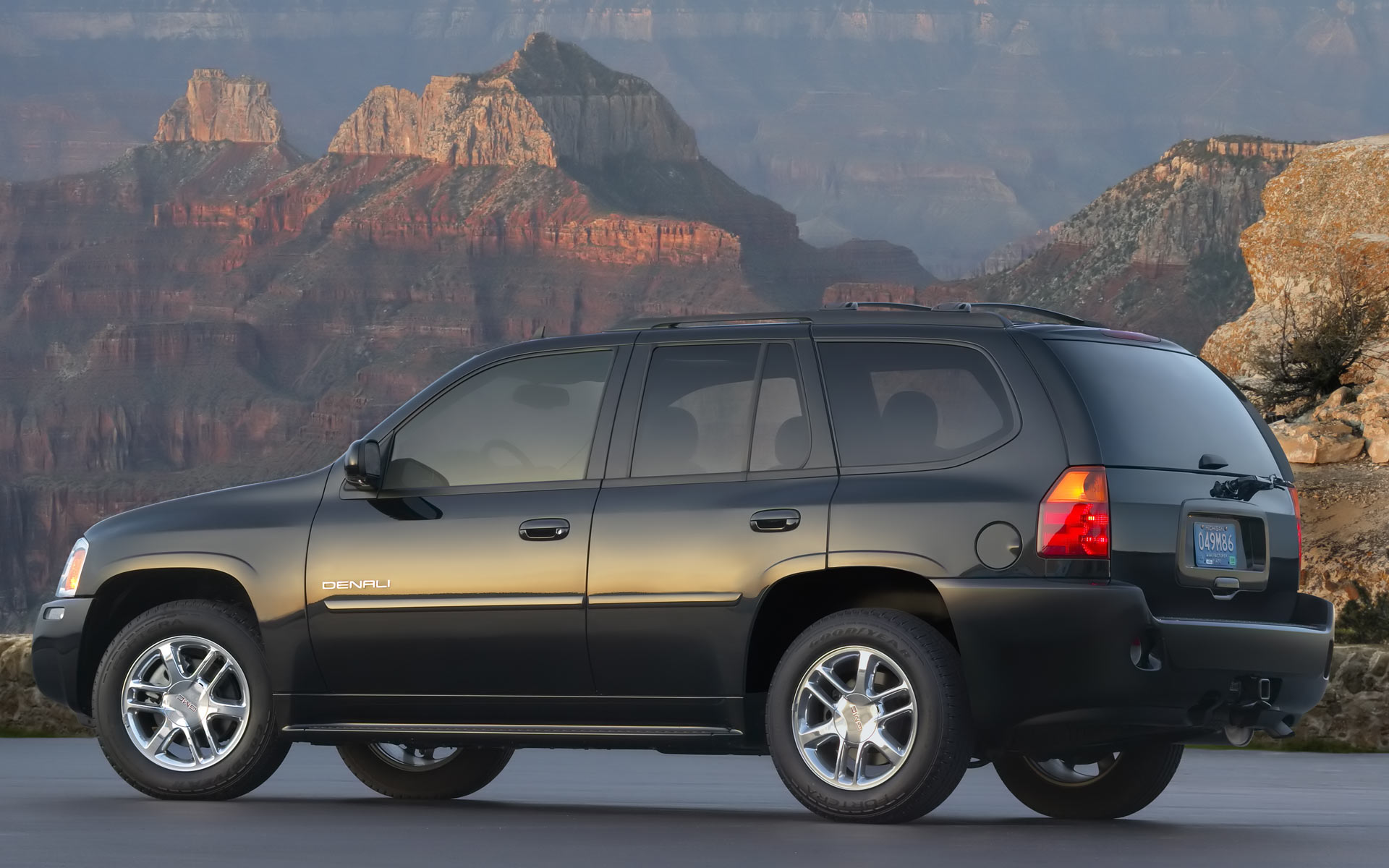 2009 GMC Envoy VIN Check, Specs & Recalls - AutoDetective