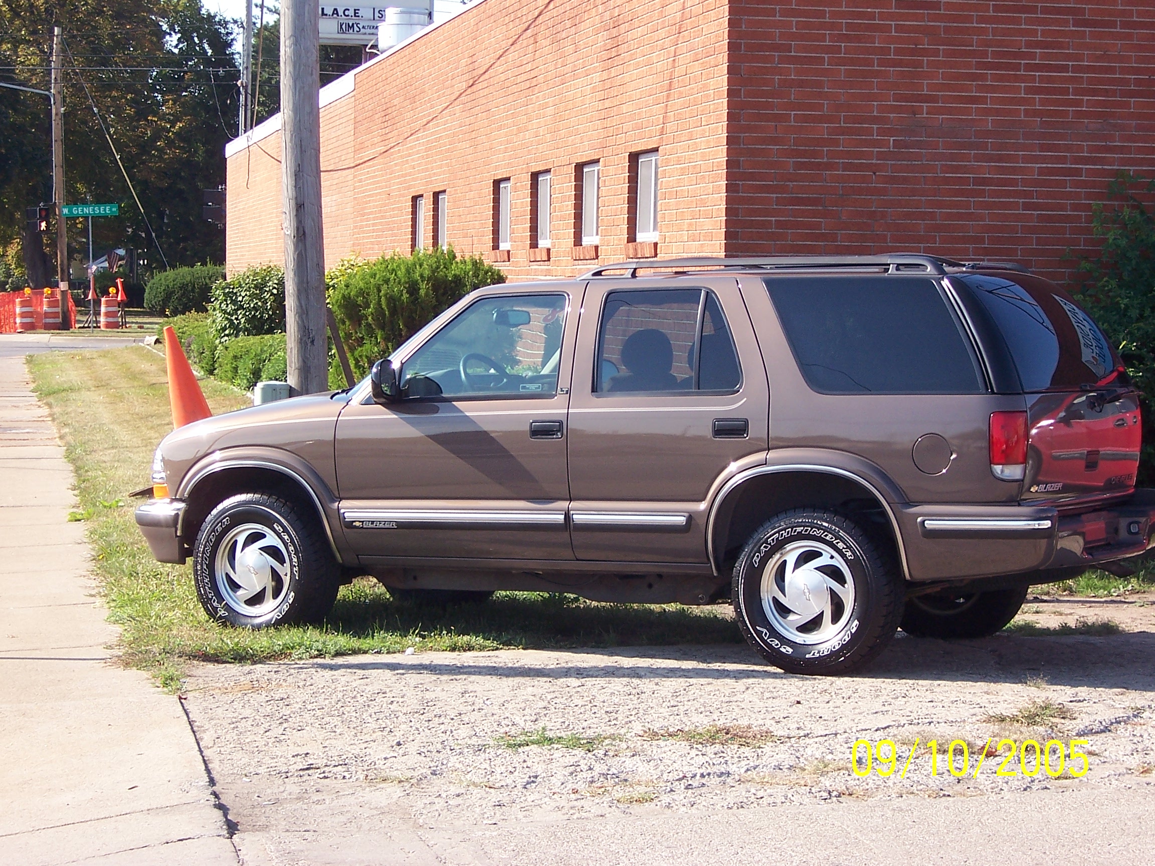1998 GMC Jimmy SL 2-Door 2WD VIN Number Search - AutoDetective