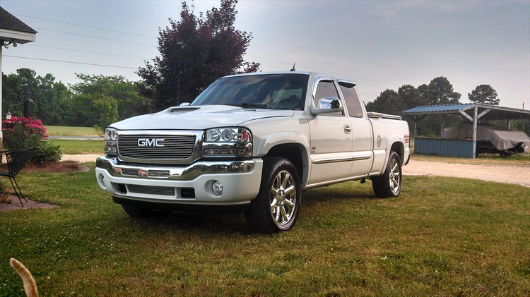 2005 GMC Sierra 1500 VINs, Configurations, MSRP & Specs - AutoDetective