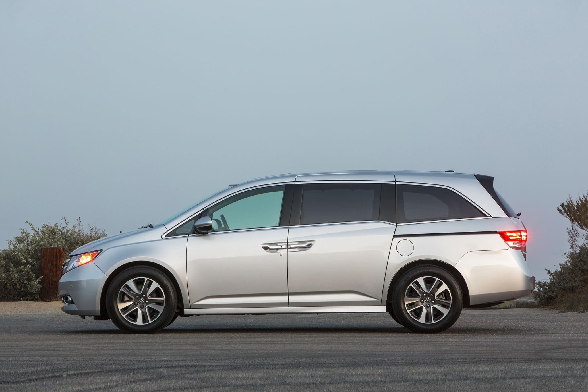 2017 Honda Odyssey VINs, Configurations, MSRP & Specs - AutoDetective