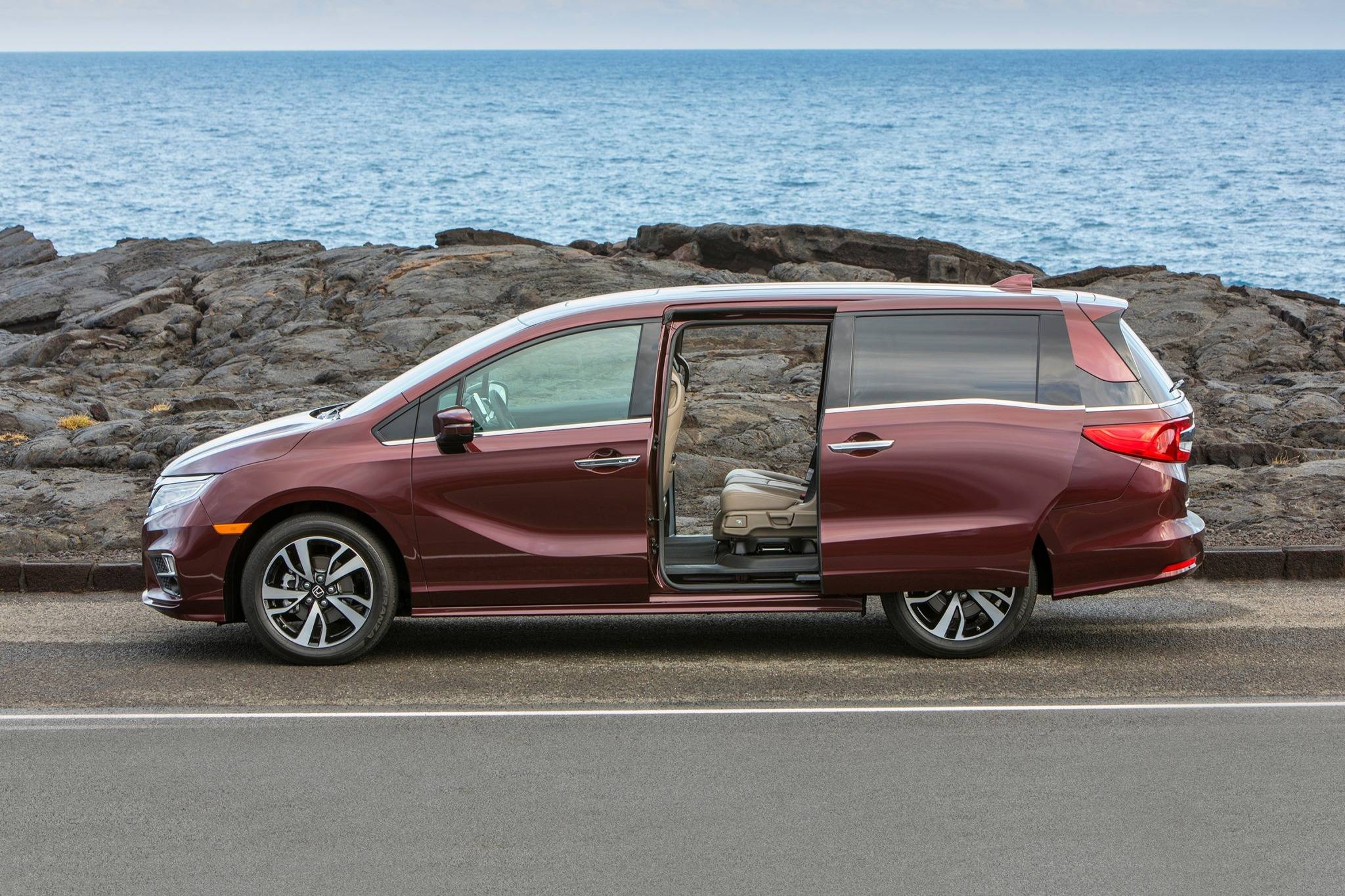 2018 Honda Odyssey VINs, Configurations, MSRP & Specs - AutoDetective