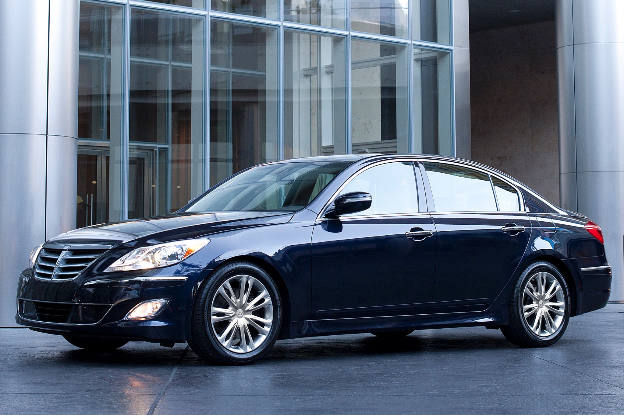 2013 Hyundai Genesis Specs, Prices, VINs & Recalls - AutoDetective
