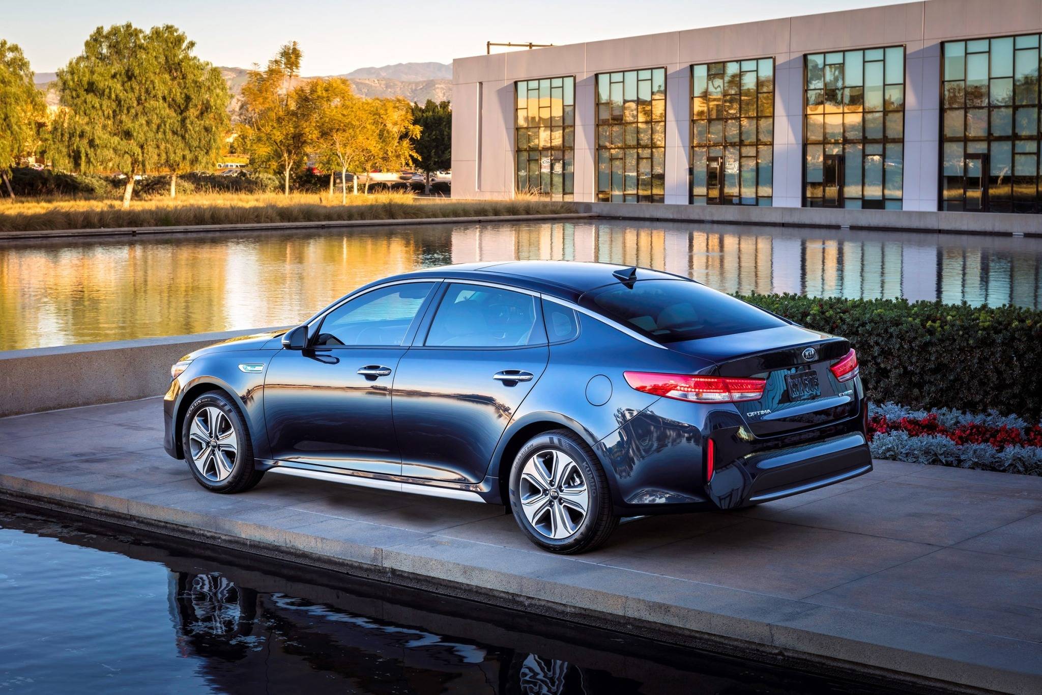 2017 Kia Optima Hybrid VINs, Configurations, MSRP & Specs - AutoDetective