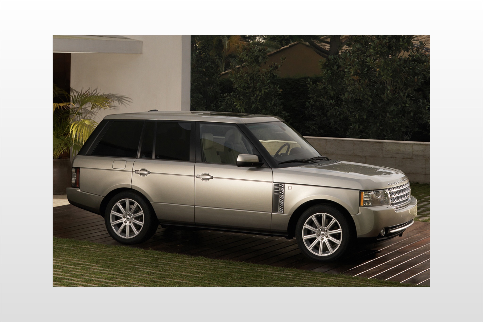 2010 Land Rover Range Rover Specs, Prices, VINs & Recalls - AutoDetective
