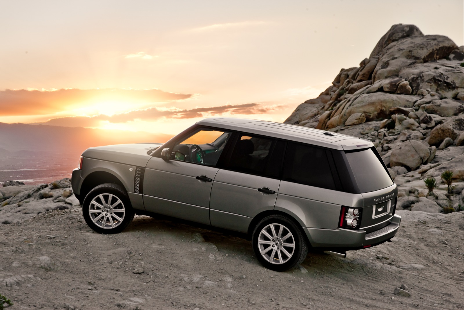 2012 Land Rover Range Rover Specs, Prices, VINs & Recalls - AutoDetective