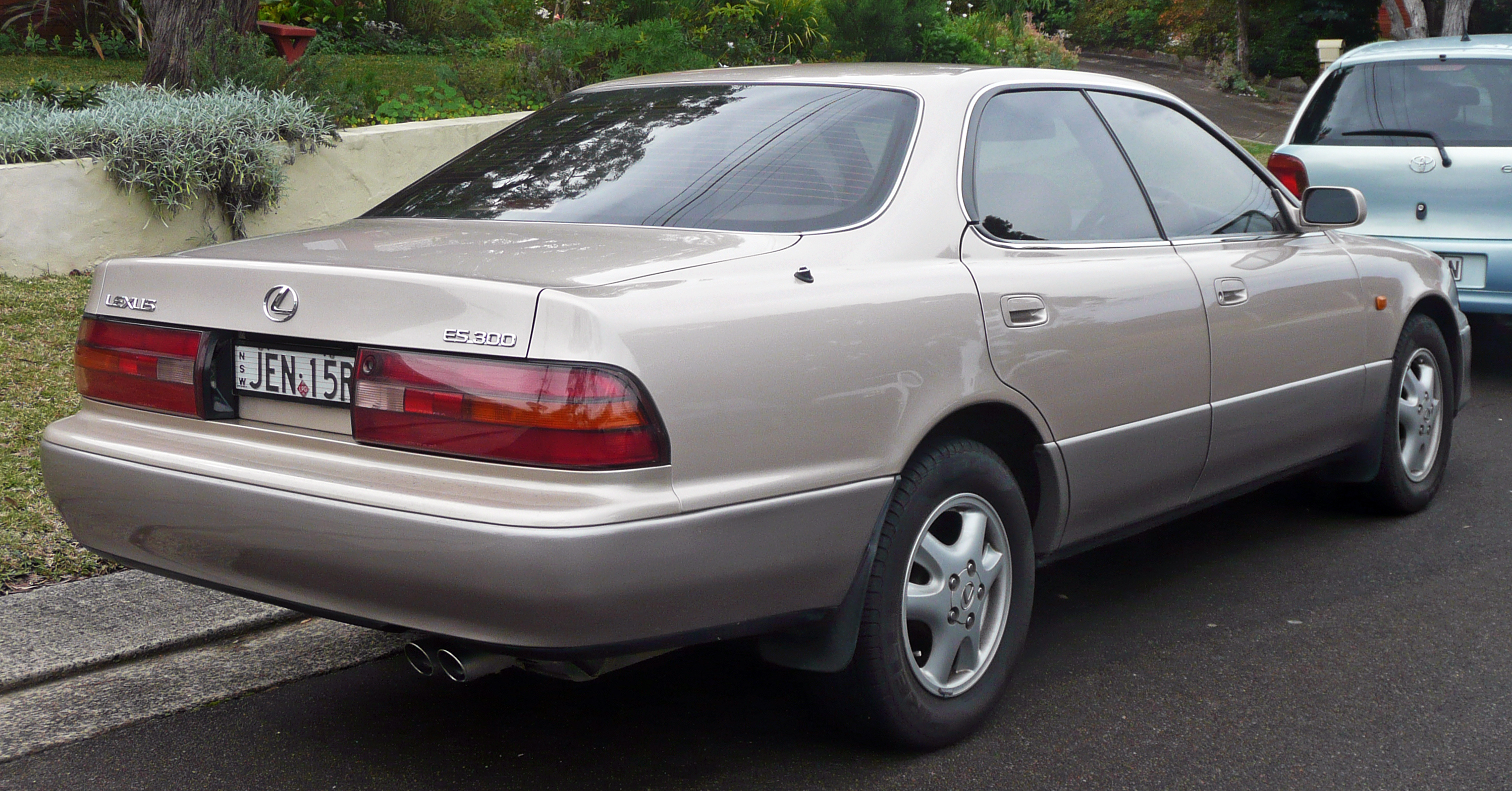 1994 Lexus ES 300 VINs, Configurations, MSRP & Specs - AutoDetective