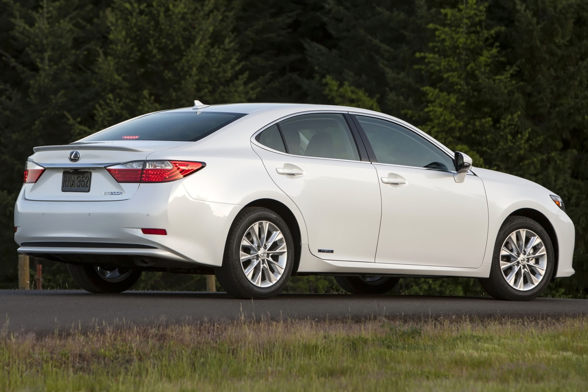 2015 Lexus ES 300h VINs, Configurations, MSRP & Specs - AutoDetective