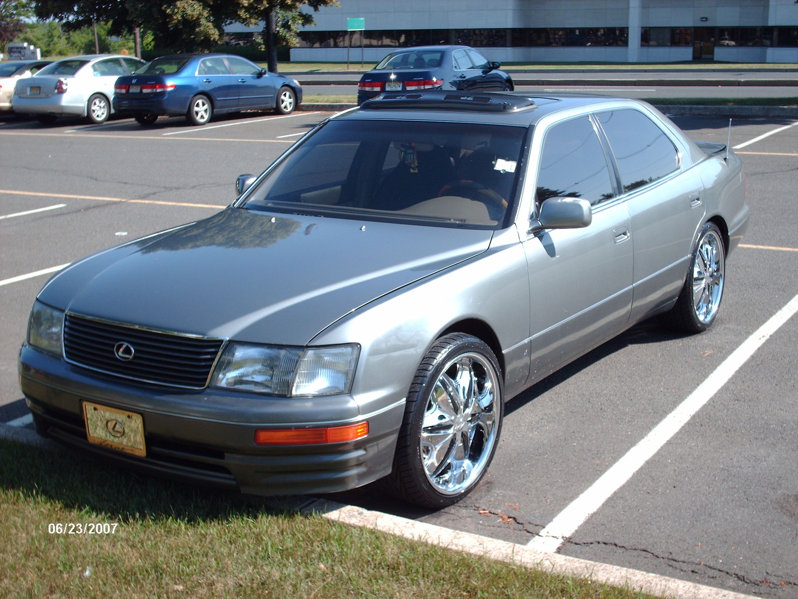 1996 Lexus LS 400 VINs, Configurations, MSRP & Specs - AutoDetective