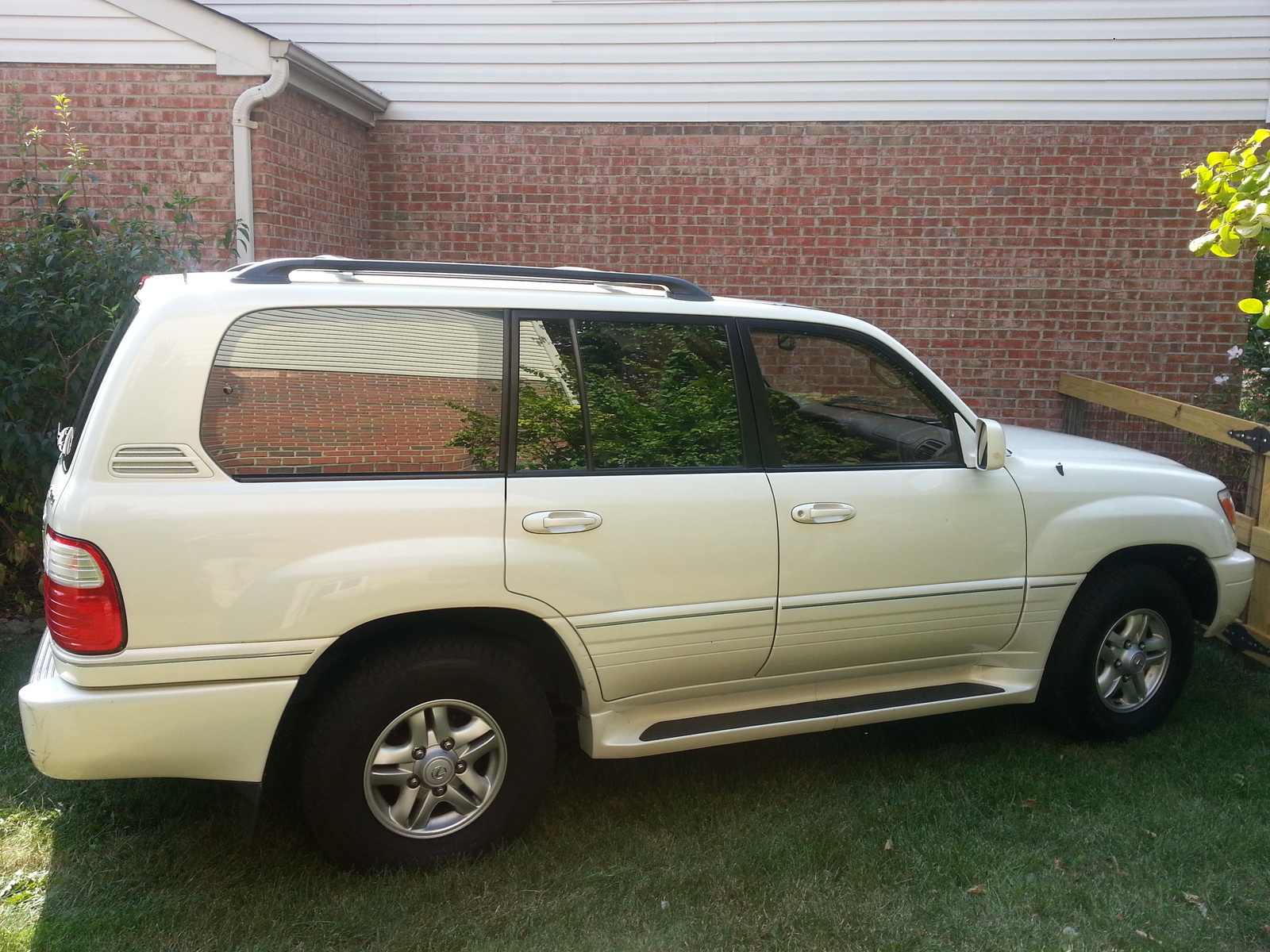 1999 Lexus LX 470 VINs, Configurations, MSRP & Specs - AutoDetective