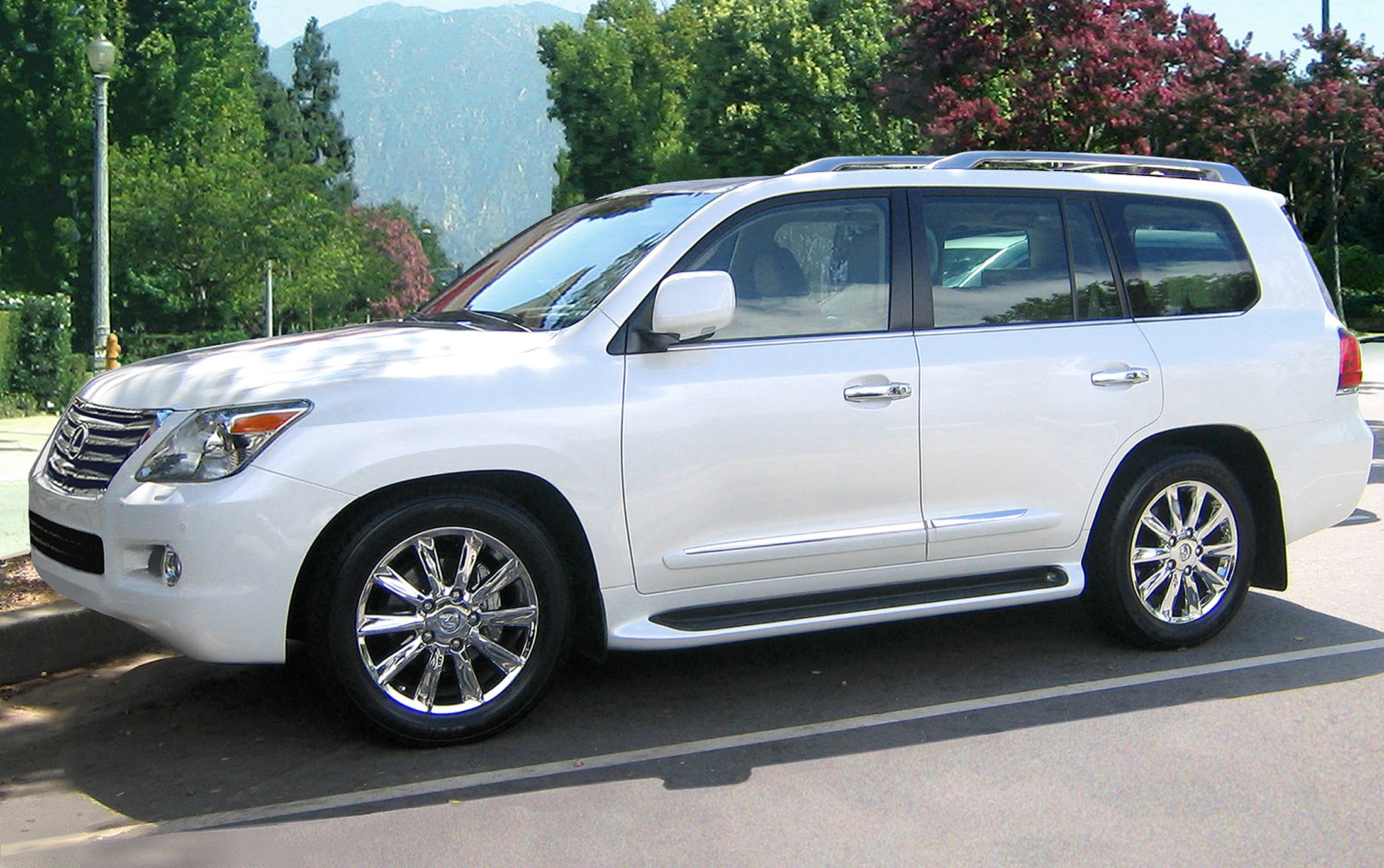 2010 Lexus LX 570 VINs, Configurations, MSRP & Specs - AutoDetective