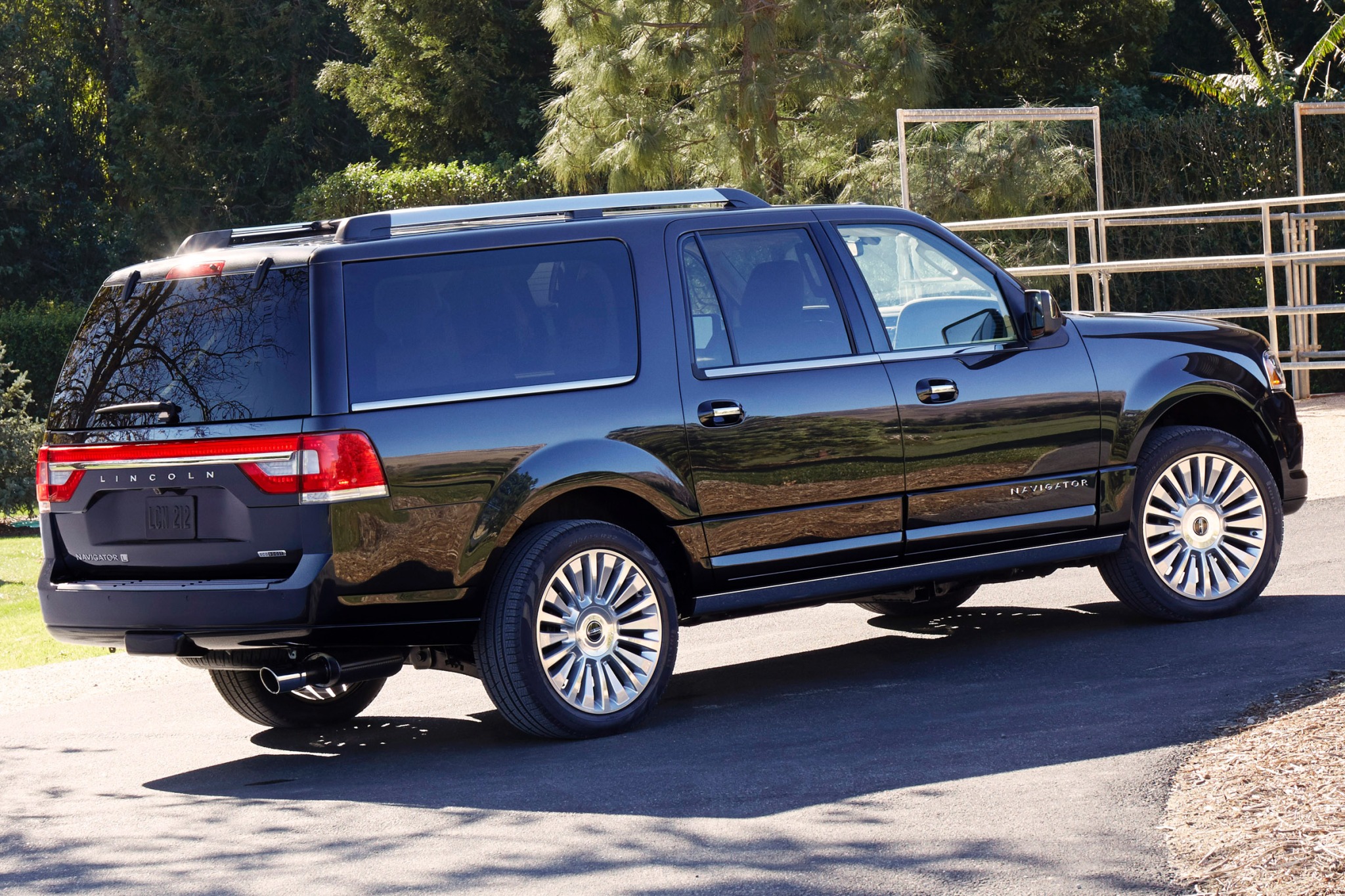 2015 Lincoln Navigator Specs, Prices, VINs & Recalls - AutoDetective
