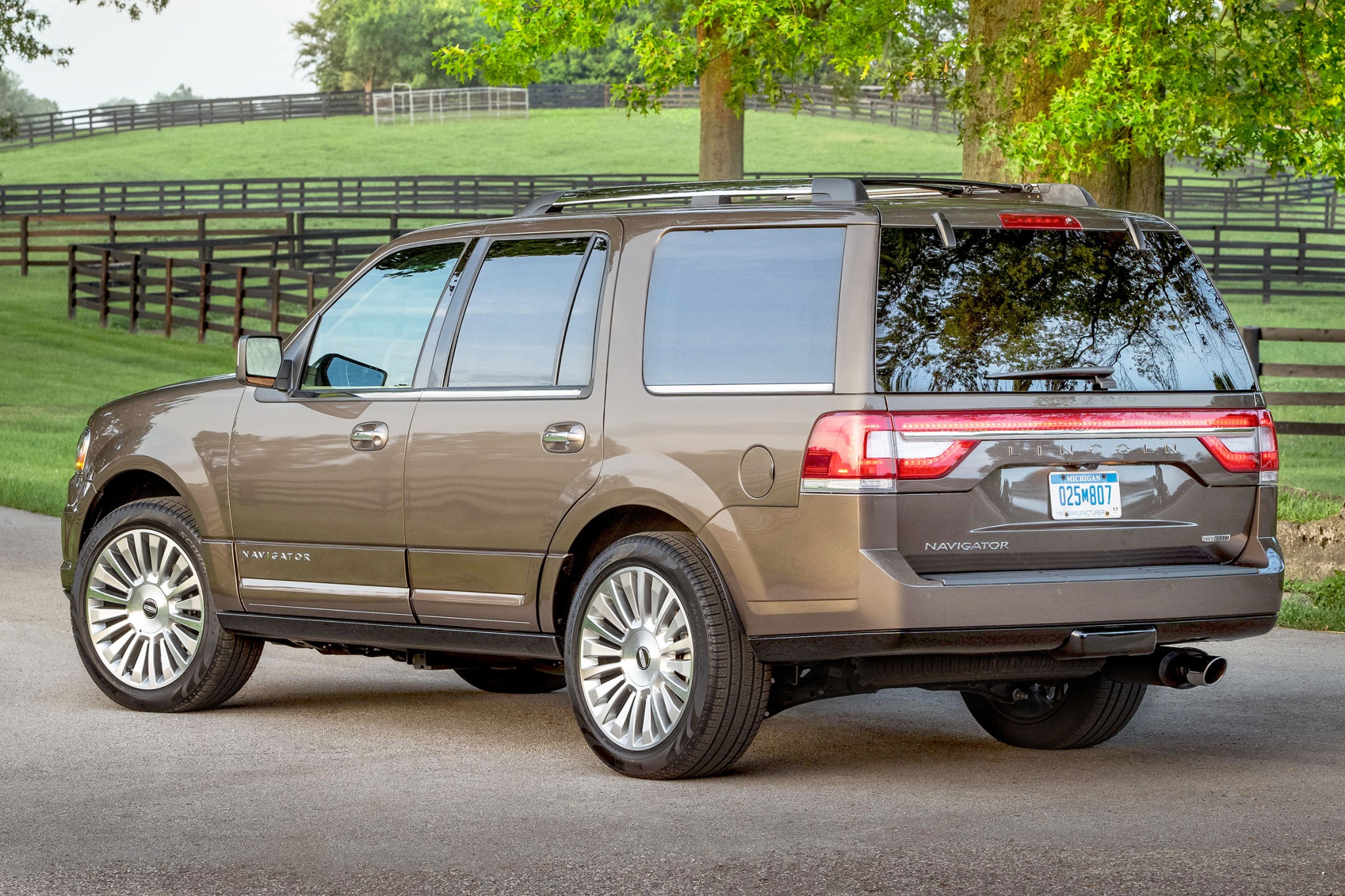 2016 Lincoln Navigator Specs, Prices, VINs & Recalls - AutoDetective