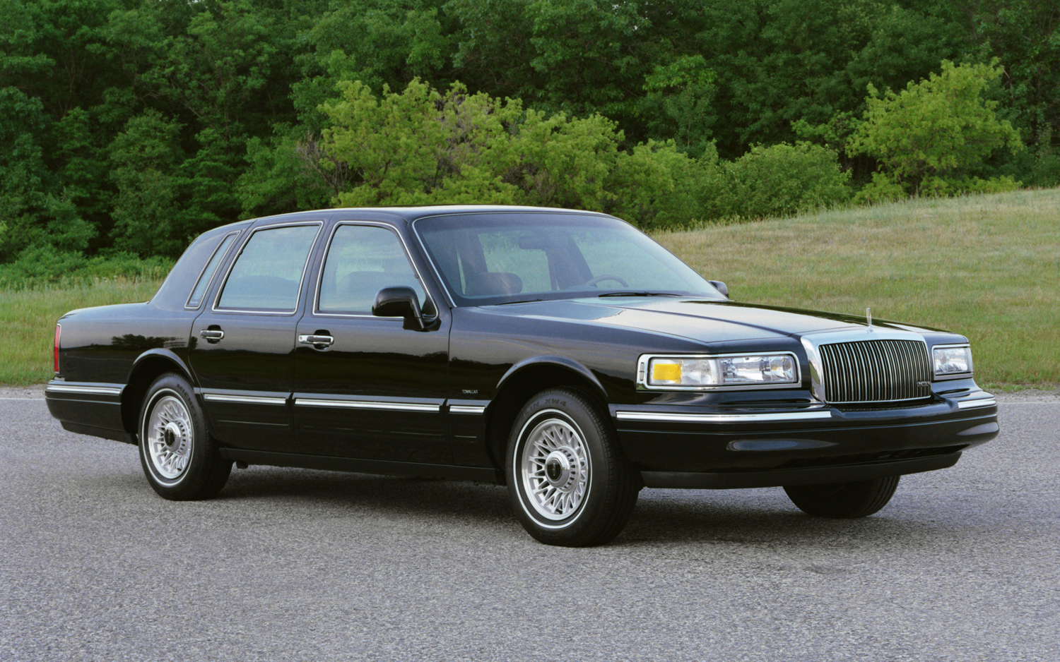 1995 Lincoln Town Car Specs, Prices, VINs & Recalls - AutoDetective