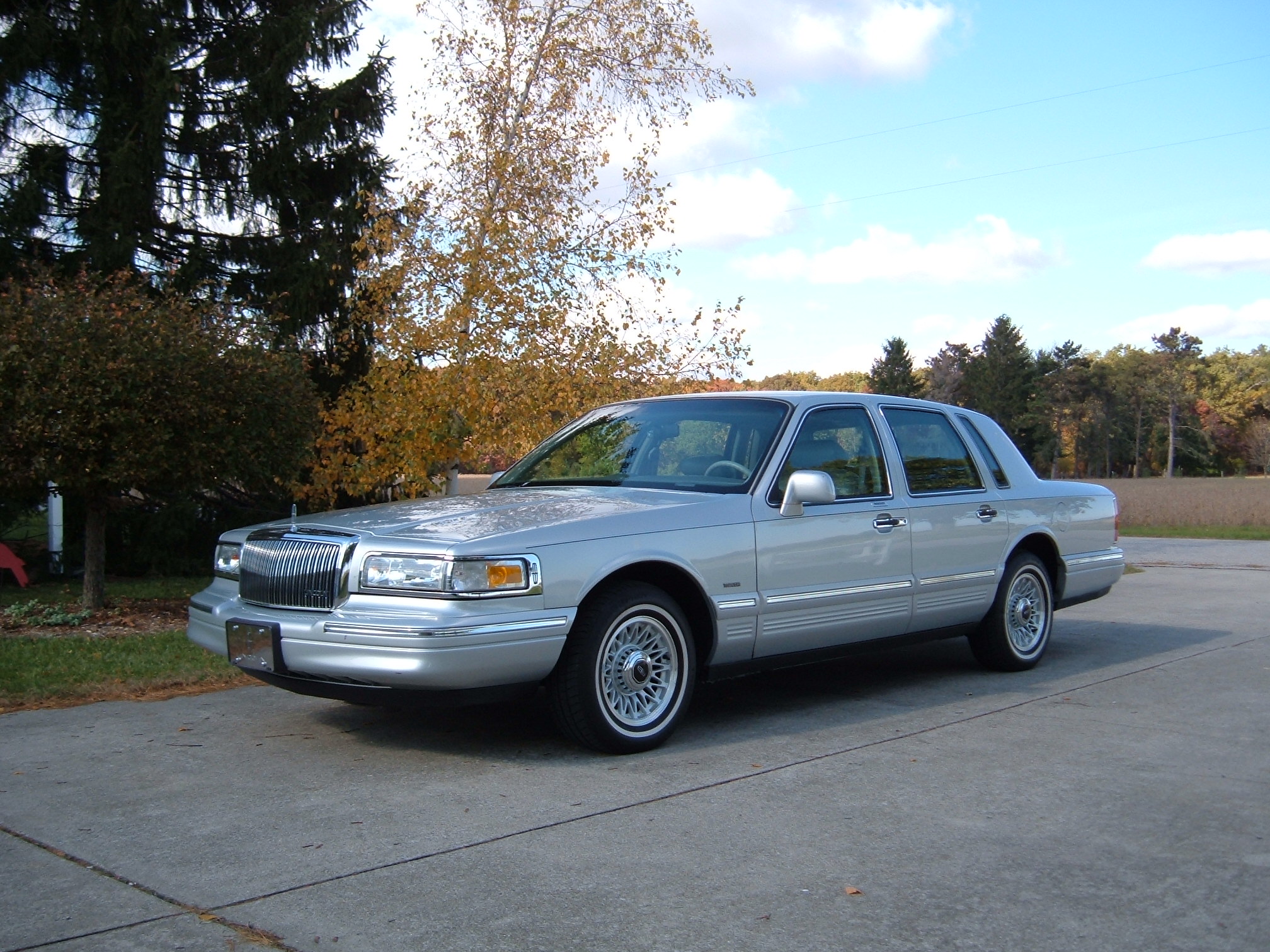 1996 Lincoln Town Car Specs, Prices, VINs & Recalls - AutoDetective