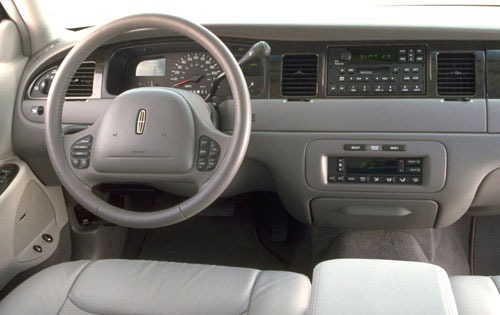 2000 Lincoln Town Car Specs, Prices, VINs & Recalls - AutoDetective